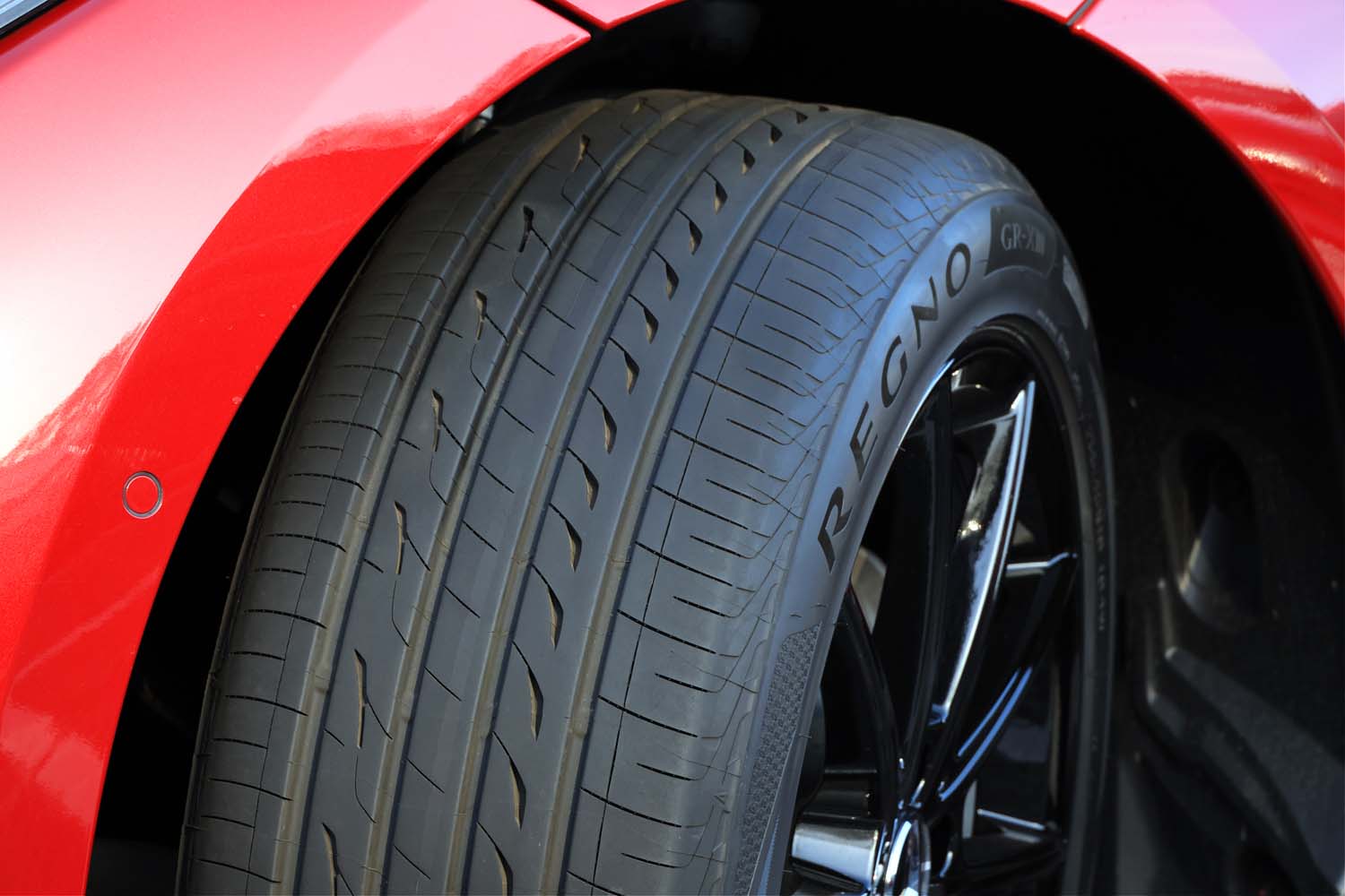 新次元のプレミアムタイヤ「BRIDGESTONE REGNO GR-XIII」を知る・試す 【2024 Spring webCGタイヤセレクション＜AD＞】 - webCG