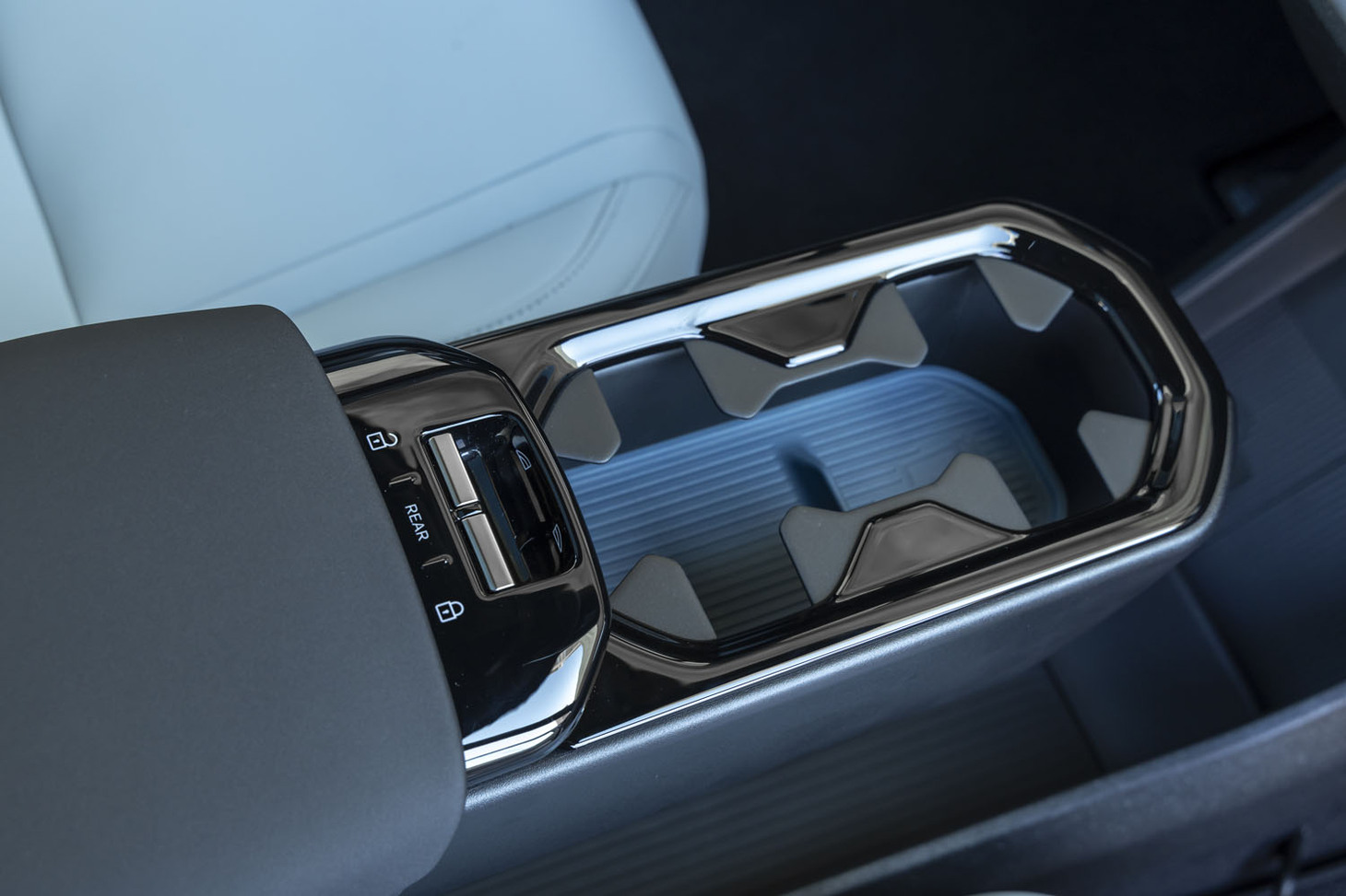 ボルボEX30シングルモーター（RWD）／EX30ツインモーター（4WD）【海外試乗記】 の画像19枚 - webCG