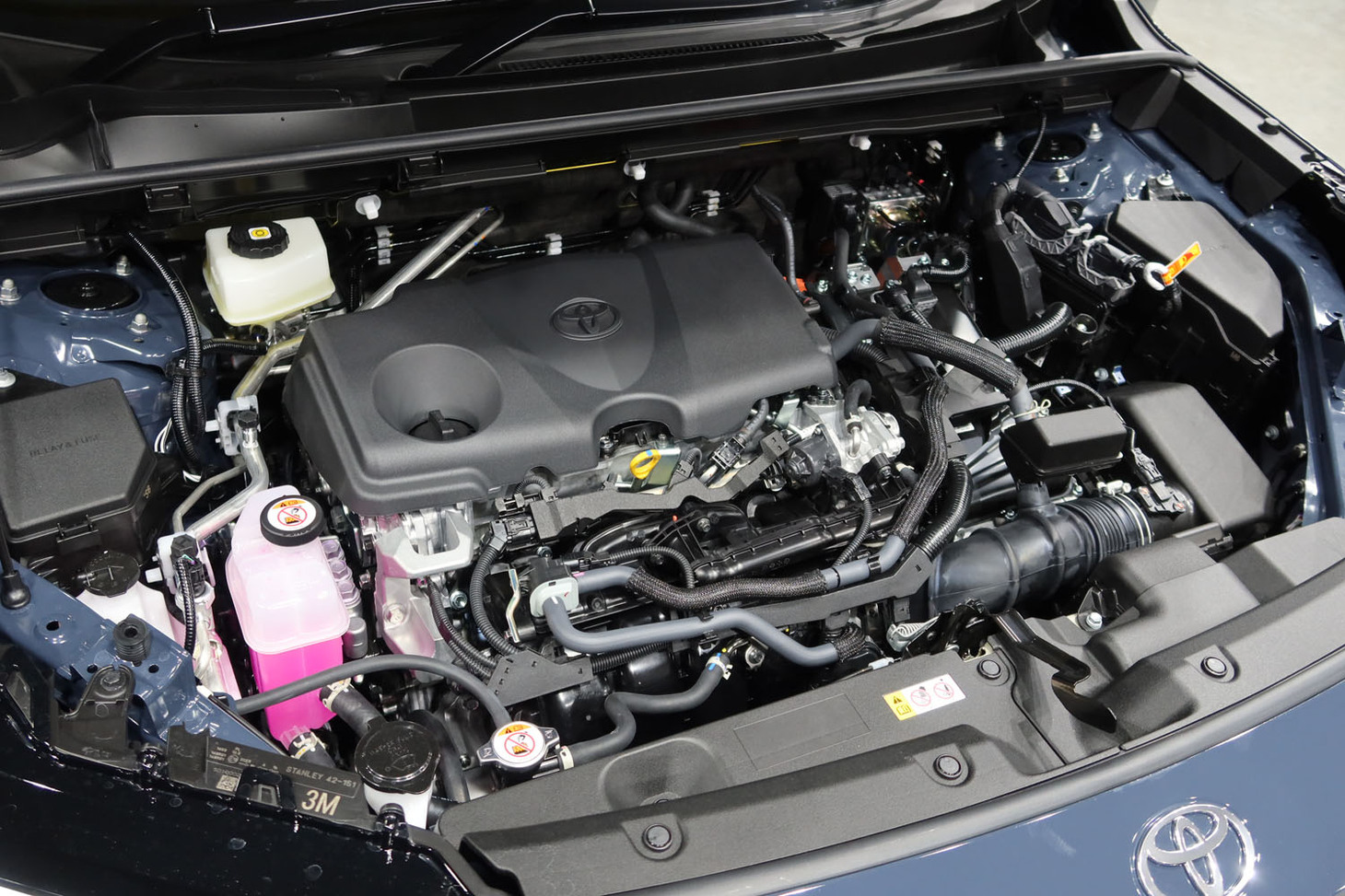 新型「トヨタRAV4」発表会の会場から 内装・外装など68枚 【画像・写真】 - webCG