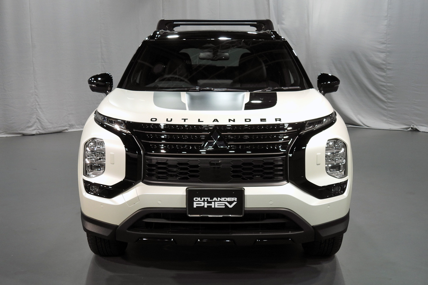 三菱アウトランダーPHEV ACTIVE FIELD（アクティブフィールド） 内装・外装など34枚 【画像・写真】 - webCG