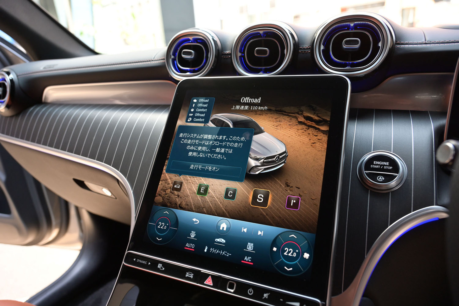 新型「メルセデス・ベンツGLC」発表会の会場から 内装・外装など21枚 【画像・写真】 - webCG