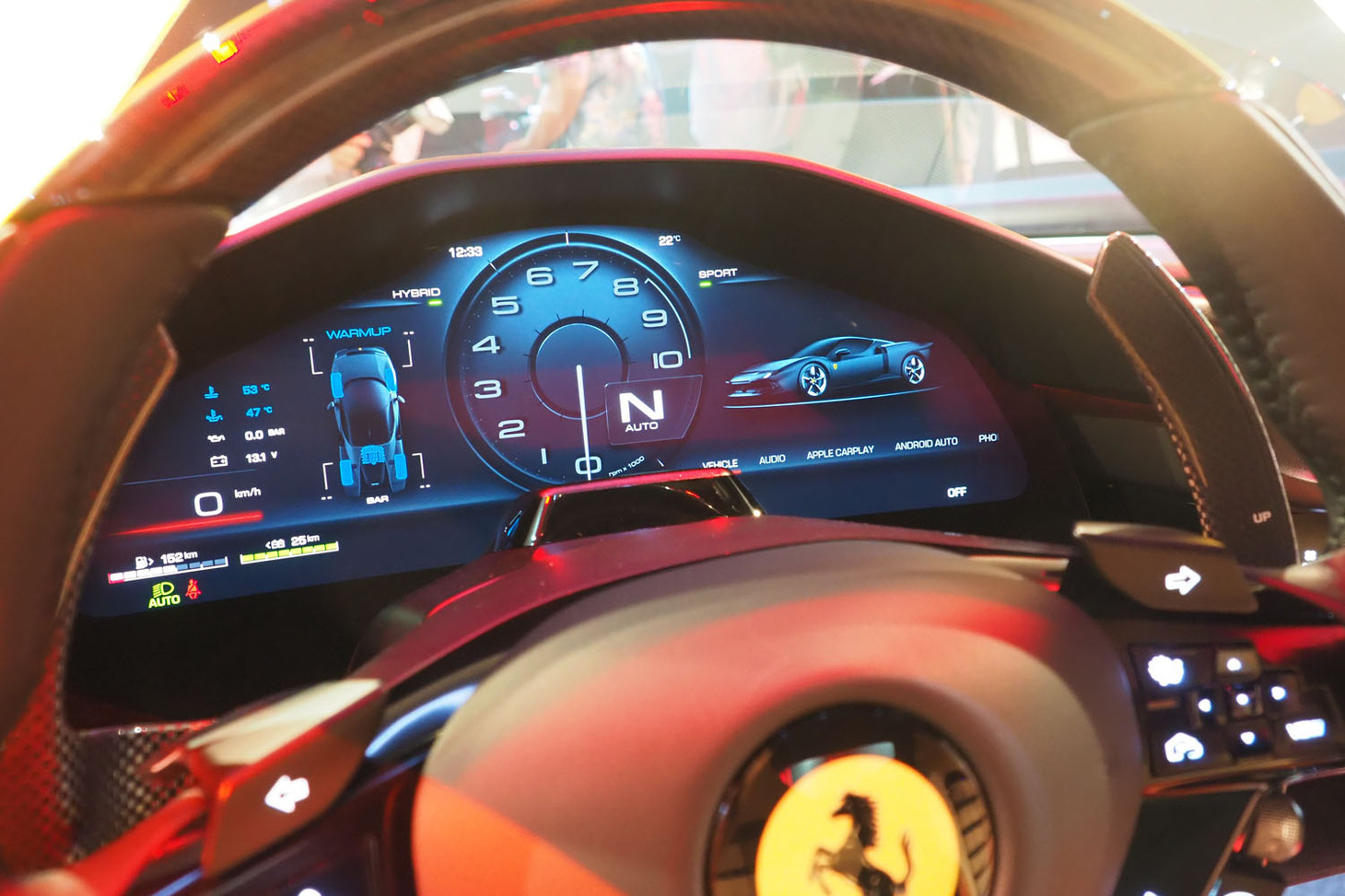 新型「フェラーリ849テスタロッサ」発表イベントの会場から 内装・外装など76枚 【画像・写真】 - webCG