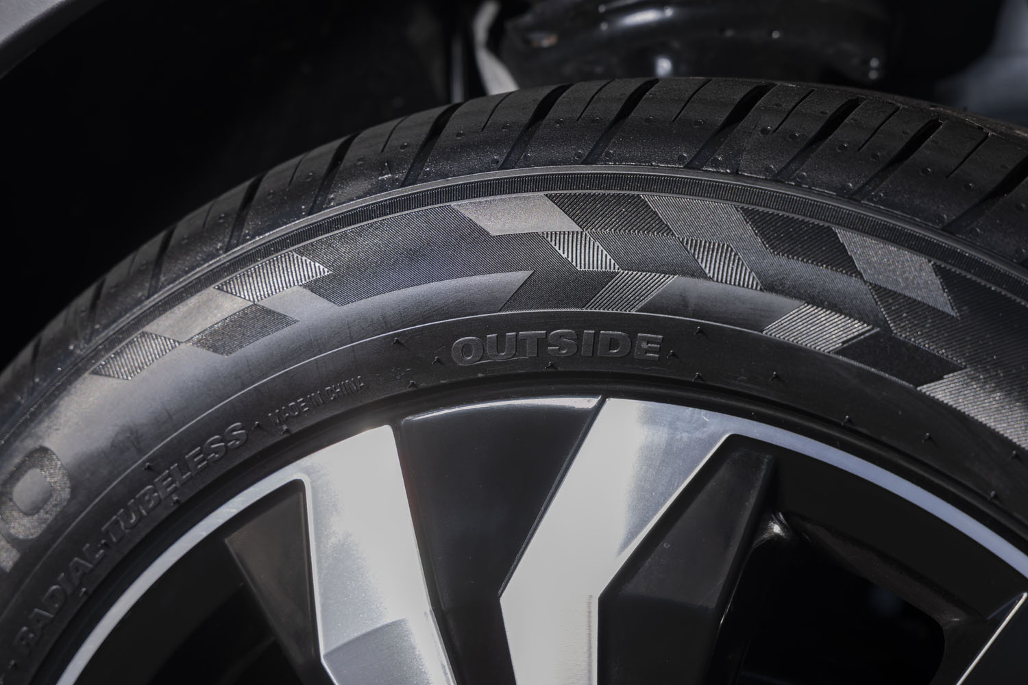 「KUMHO ECSTA HS52」の“ハイバランス”を味わう 【クルマも道も選ばぬ万能タイヤ 「KUMHO ECSTA HS52」を試す＜AD＞】 - webCG