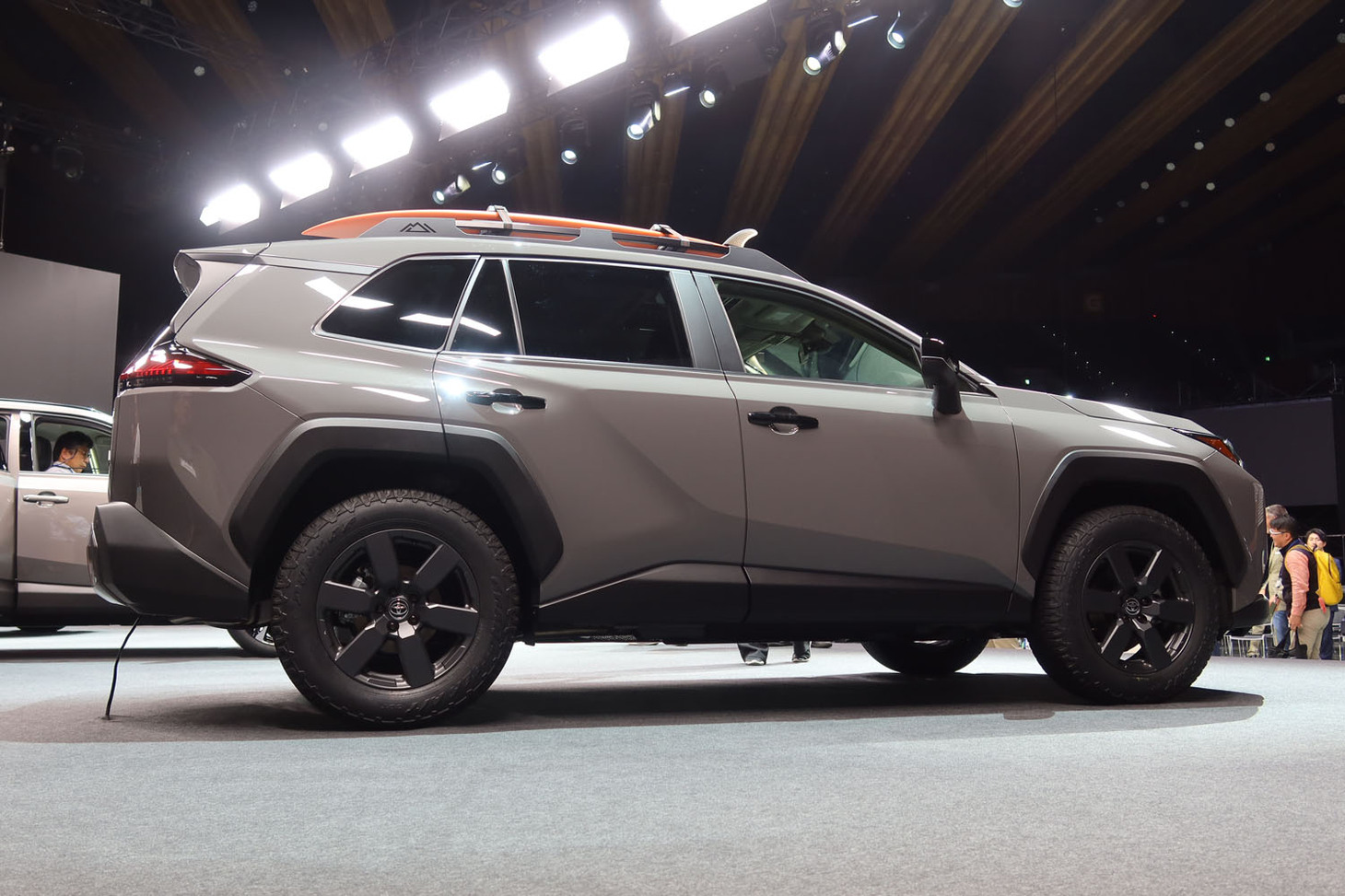 新型「トヨタRAV4」発表会の会場から 内装・外装など68枚 【画像・写真】 - webCG