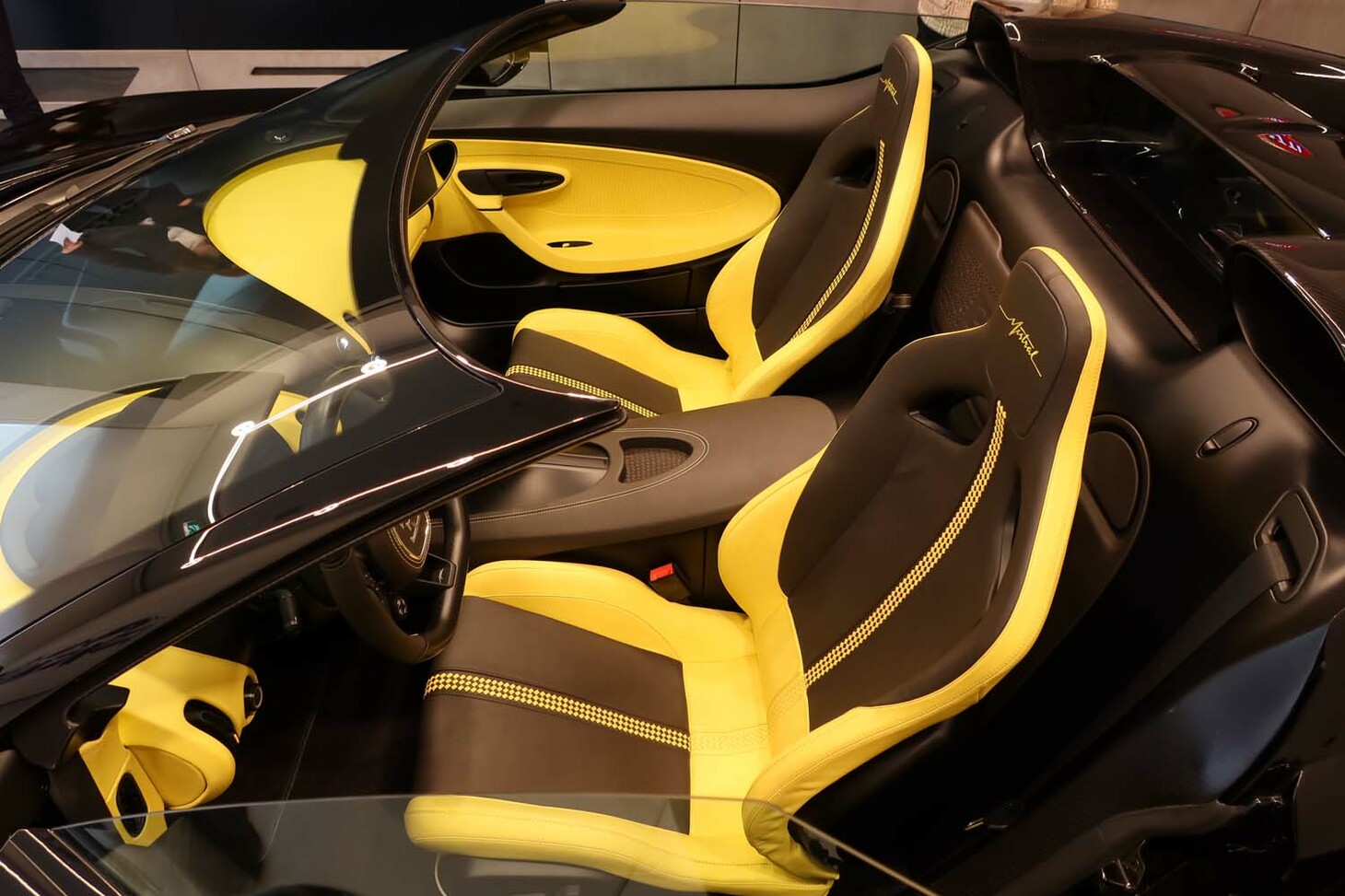 ブガッティW16ミストラル 内装・外装など50枚 【画像・写真】 - webCG