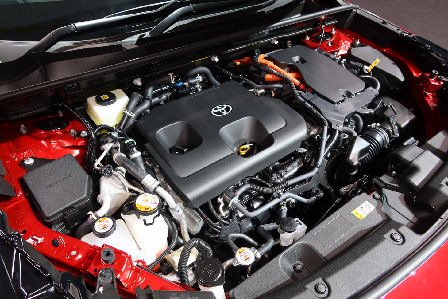 新型「トヨタRAV4」発表会の会場から 内装・外装など68枚 【画像・写真】 - webCG