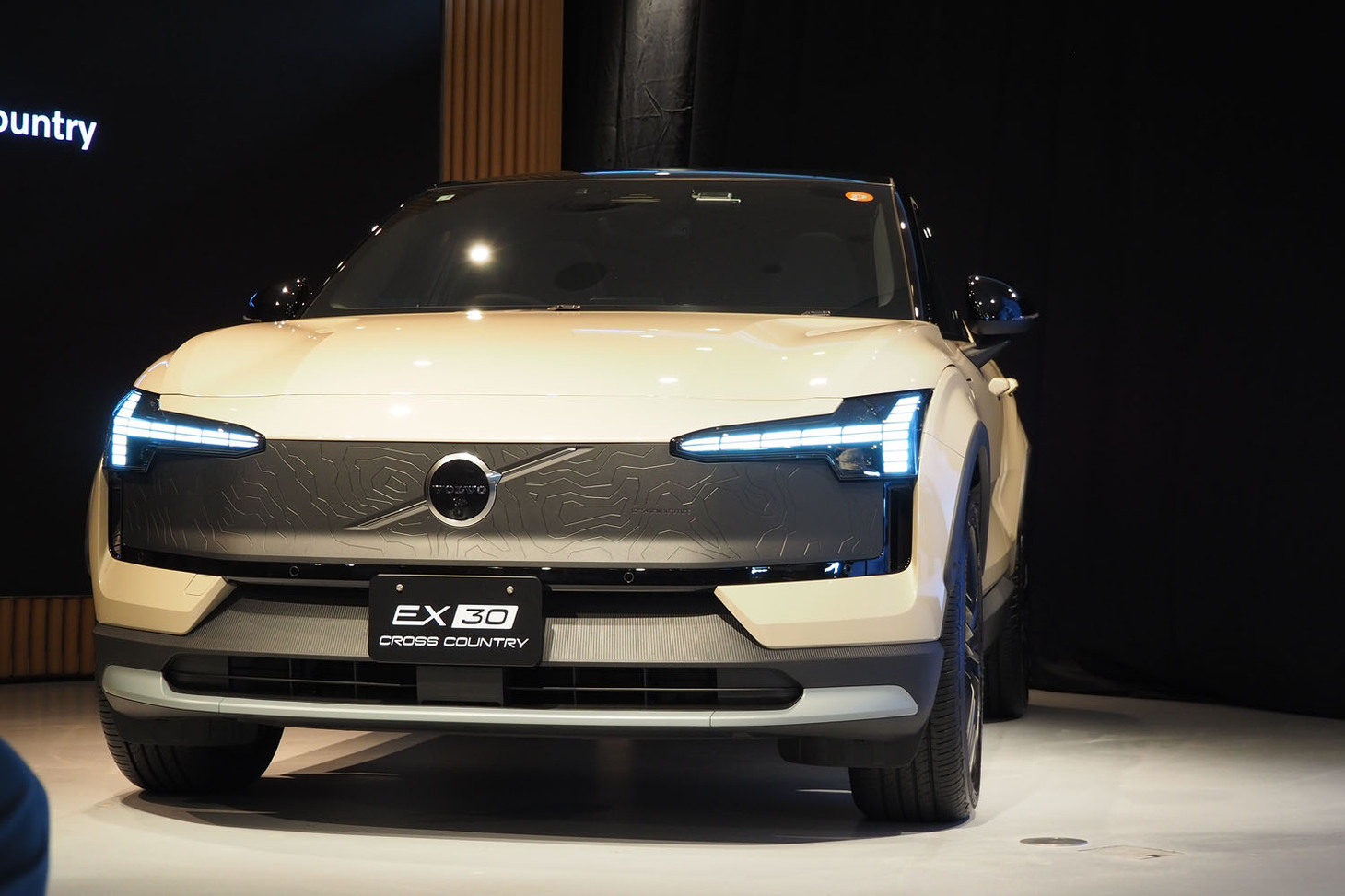 ボルボEX30クロスカントリー 内装・外装など80枚 【画像・写真】 - webCG