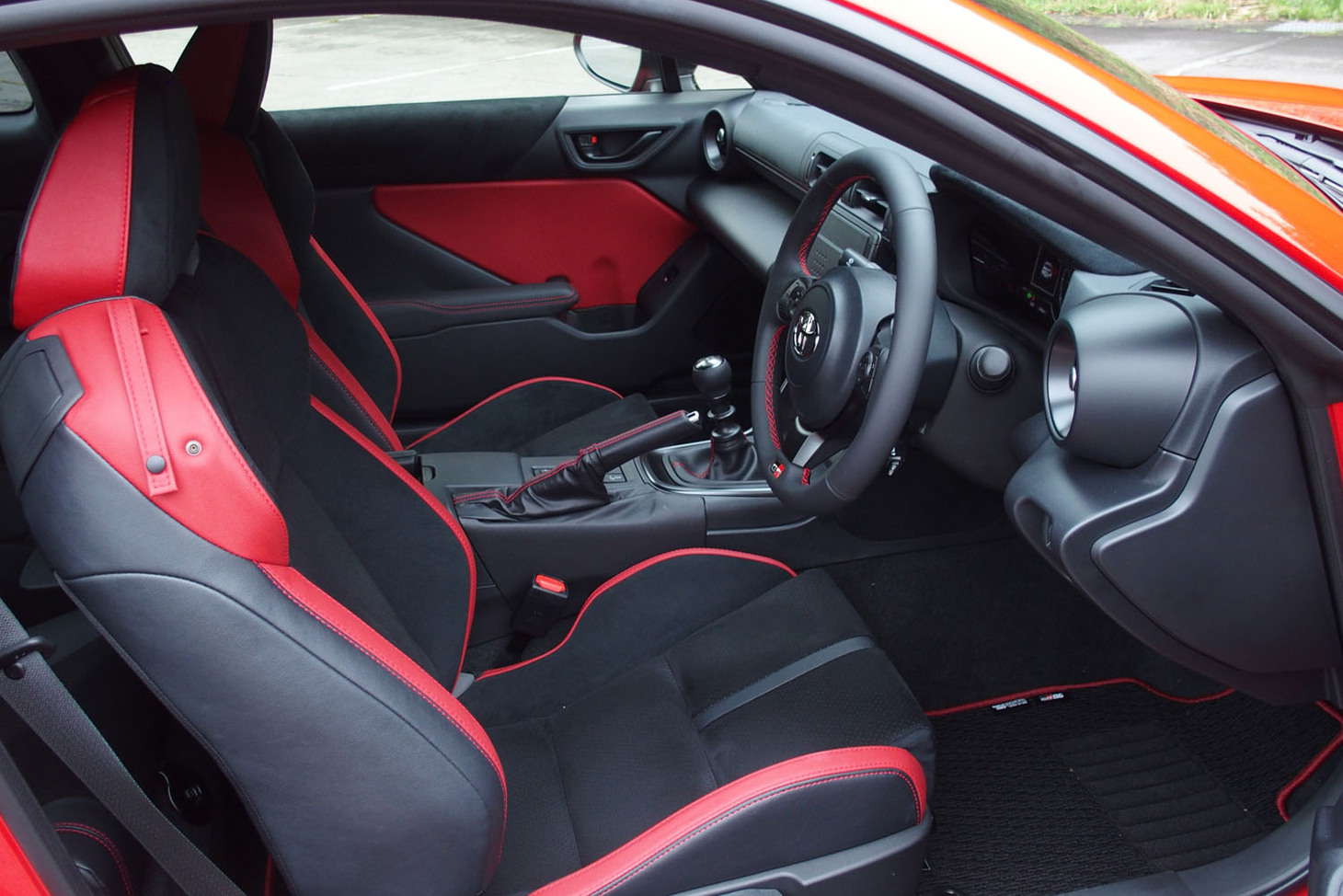 トヨタGR86 RZ“40th Anniversary limited” 内装・外装など59枚 【画像・写真】 - webCG