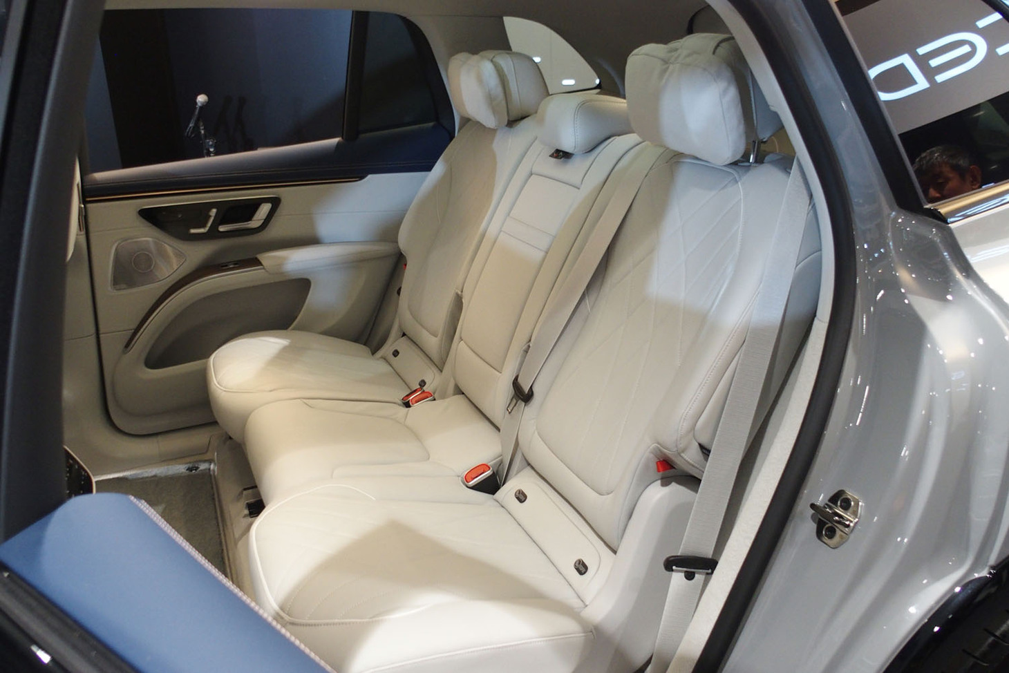 メルセデス・ベンツEQS SUV 内装・外装など72枚 【画像・写真】 - webCG