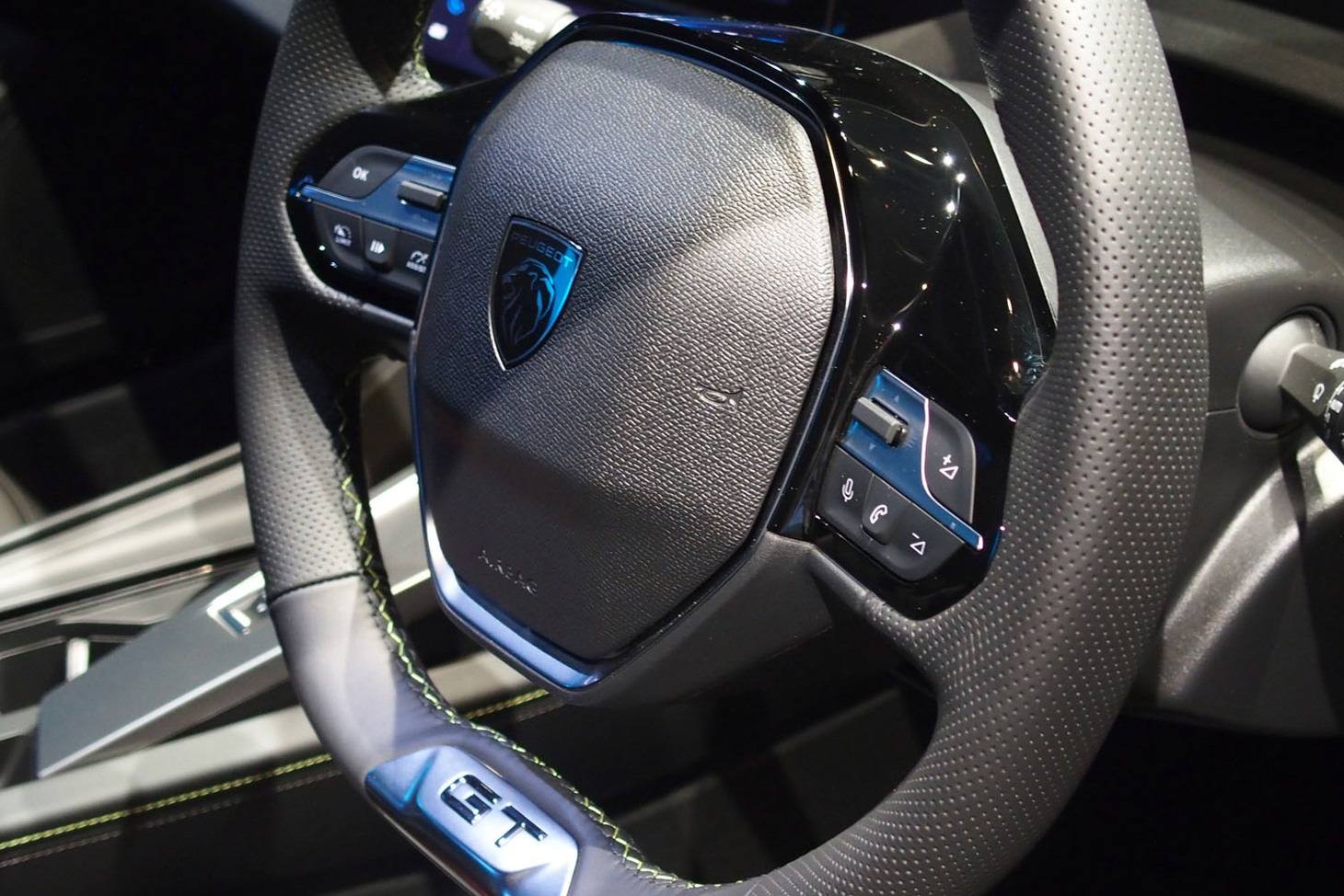 プジョー408 内装・外装など66枚 【画像・写真】 - webCG