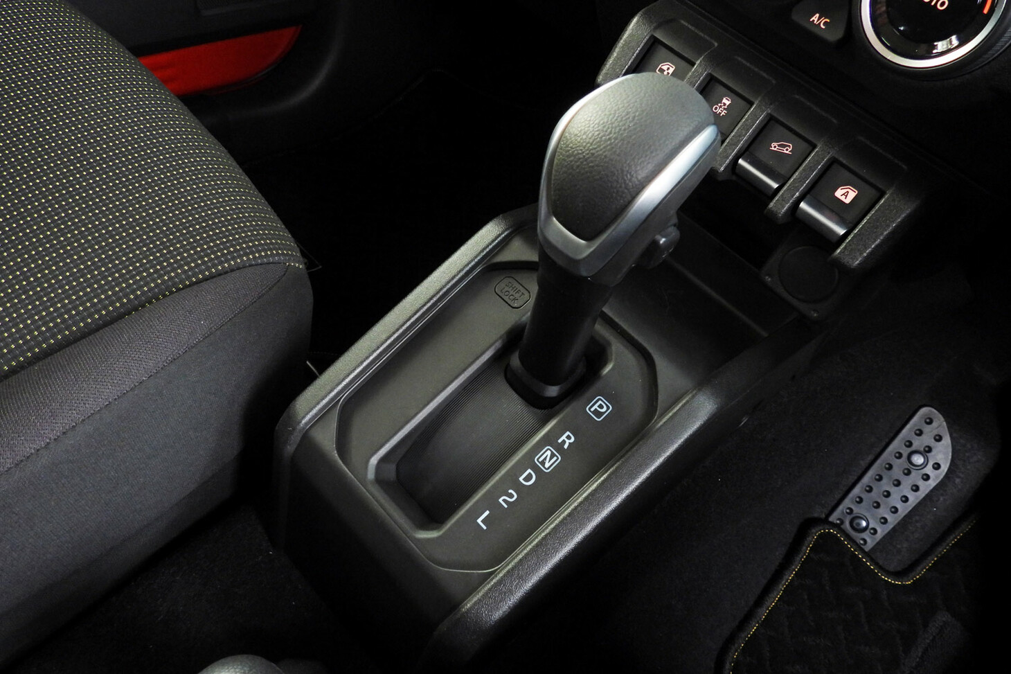 スズキ・ジムニー ノマド 内装・外装など104枚 【画像・写真】 - webCG