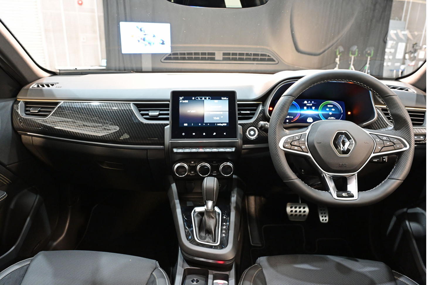 「ルノー・アルカナ」の期待の新グレード「E-TECHエンジニアード」を写真で見る 内装・外装など23枚 【画像・写真】 - webCG