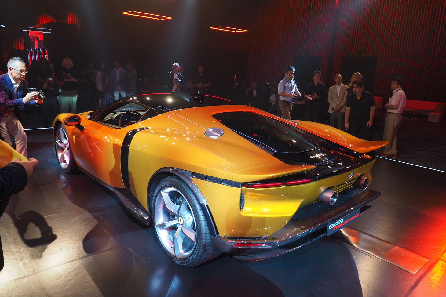新型「フェラーリ849テスタロッサ」発表イベントの会場から 内装・外装など76枚 【画像・写真】 - webCG