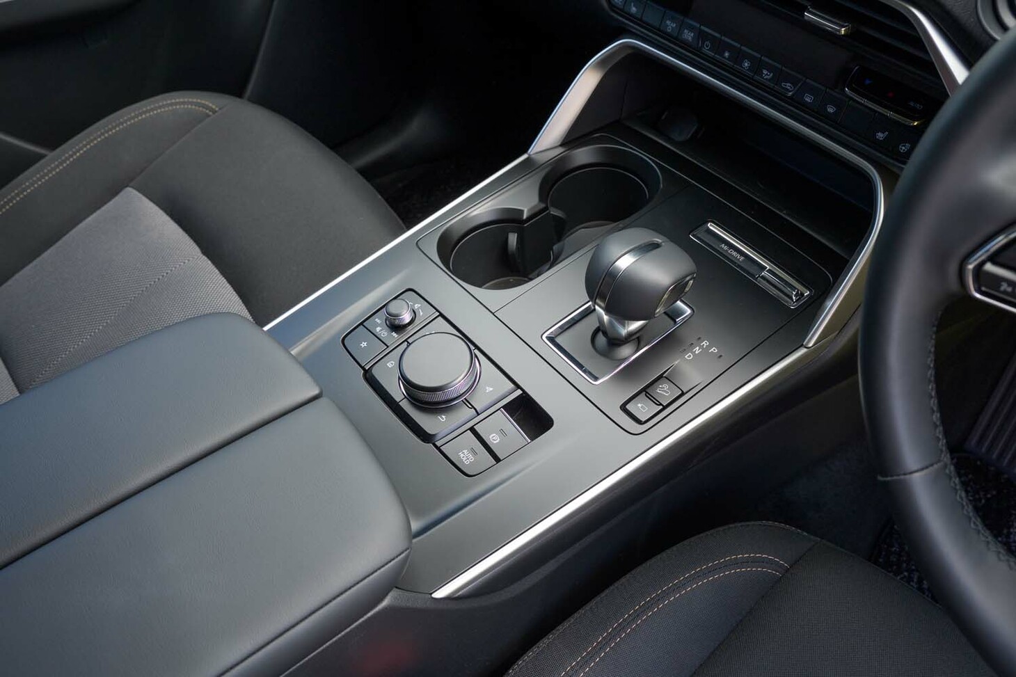 マツダCX-80 XD Sパッケージ／CX-80 XDハイブリッド エクスクルーシブモダン／CX-80 XDハイブリッド プレミアムモダン 内装・外装など75枚 【画像・写真】 - webCG