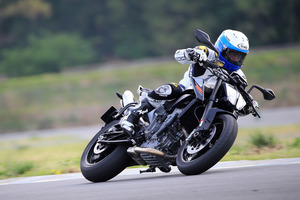 KTM 890デュークR（MR/6MT）【試乗記】 新時代のマルチロールファイター - webCG