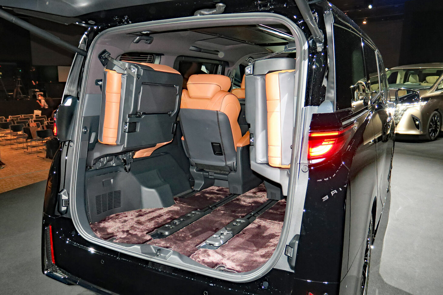 トヨタ・アルファード エグゼクティブラウンジ／ヴェルファイアZプレミア 内装・外装など77枚 【画像・写真】 - webCG