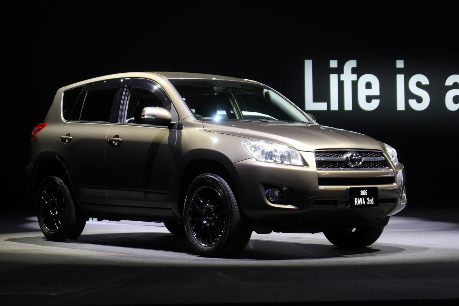 新型「トヨタRAV4」発表会の会場から 内装・外装など68枚 【画像・写真】 - webCG