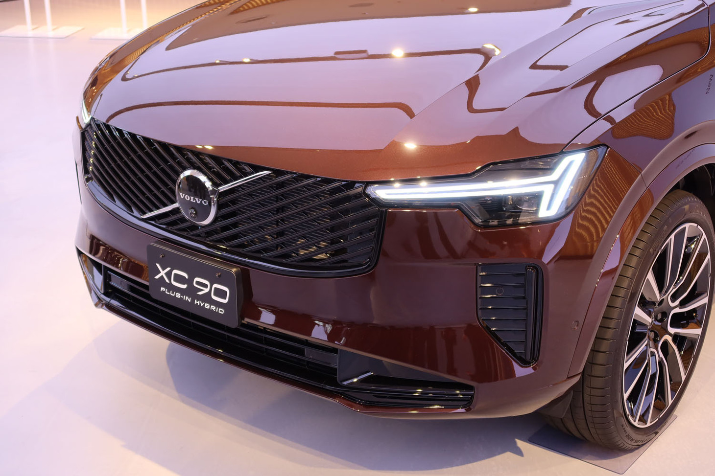 ボルボXC90 T8 AWDプラグインハイブリッド／XC90プラスB5 AWD 内装・外装など44枚 【画像・写真】 - webCG