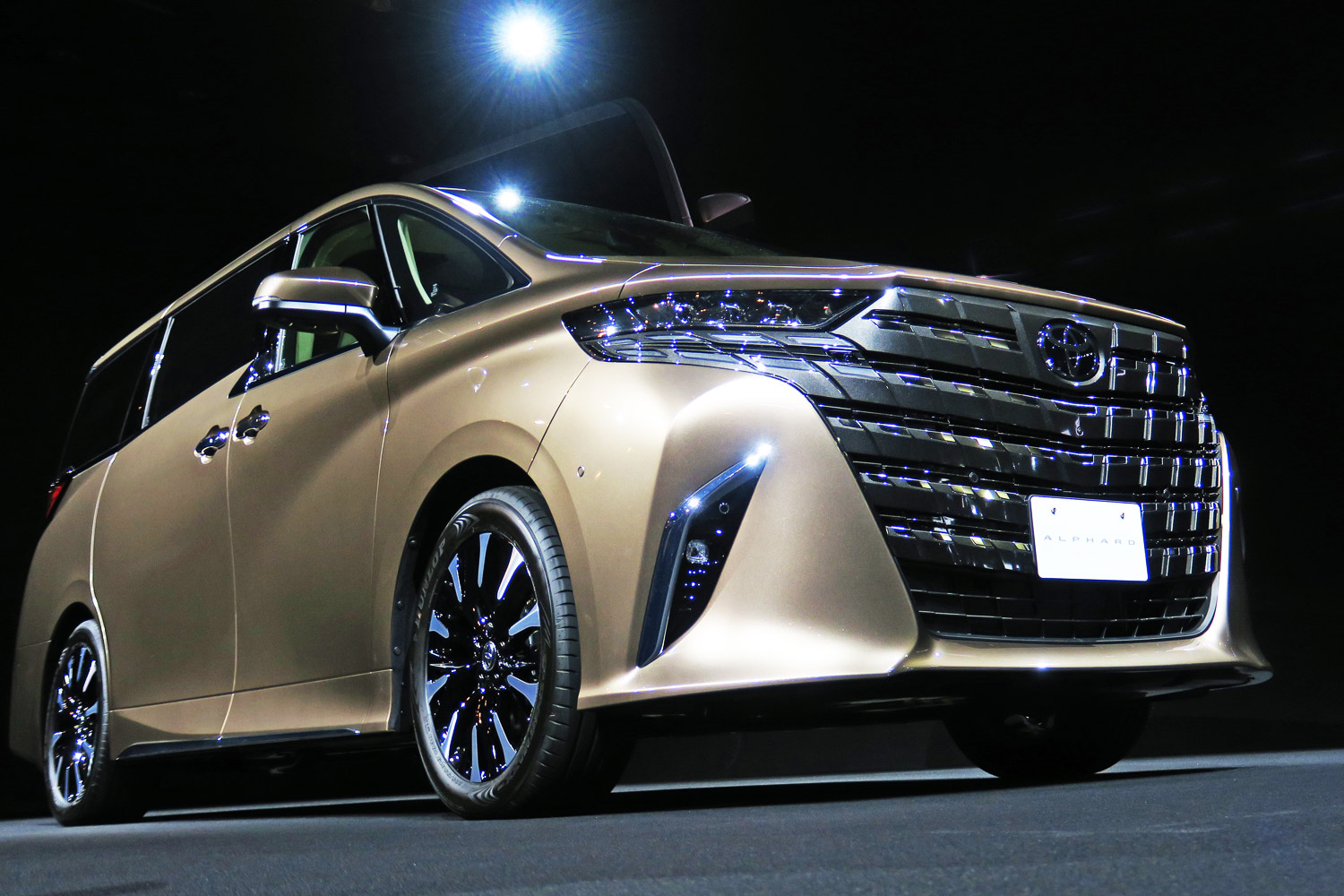 新型40系アルファードの値段はいくら？ 人気の型式・グレード・選び方を徹底解説 - webCG アルファード 徹底比較ガイド