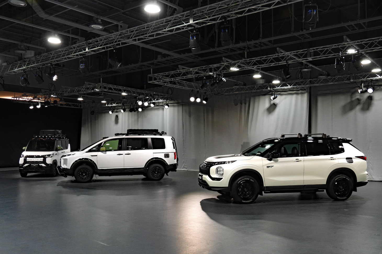 三菱アウトランダーPHEV ACTIVE FIELD（アクティブフィールド） 内装・外装など34枚 【画像・写真】 - webCG