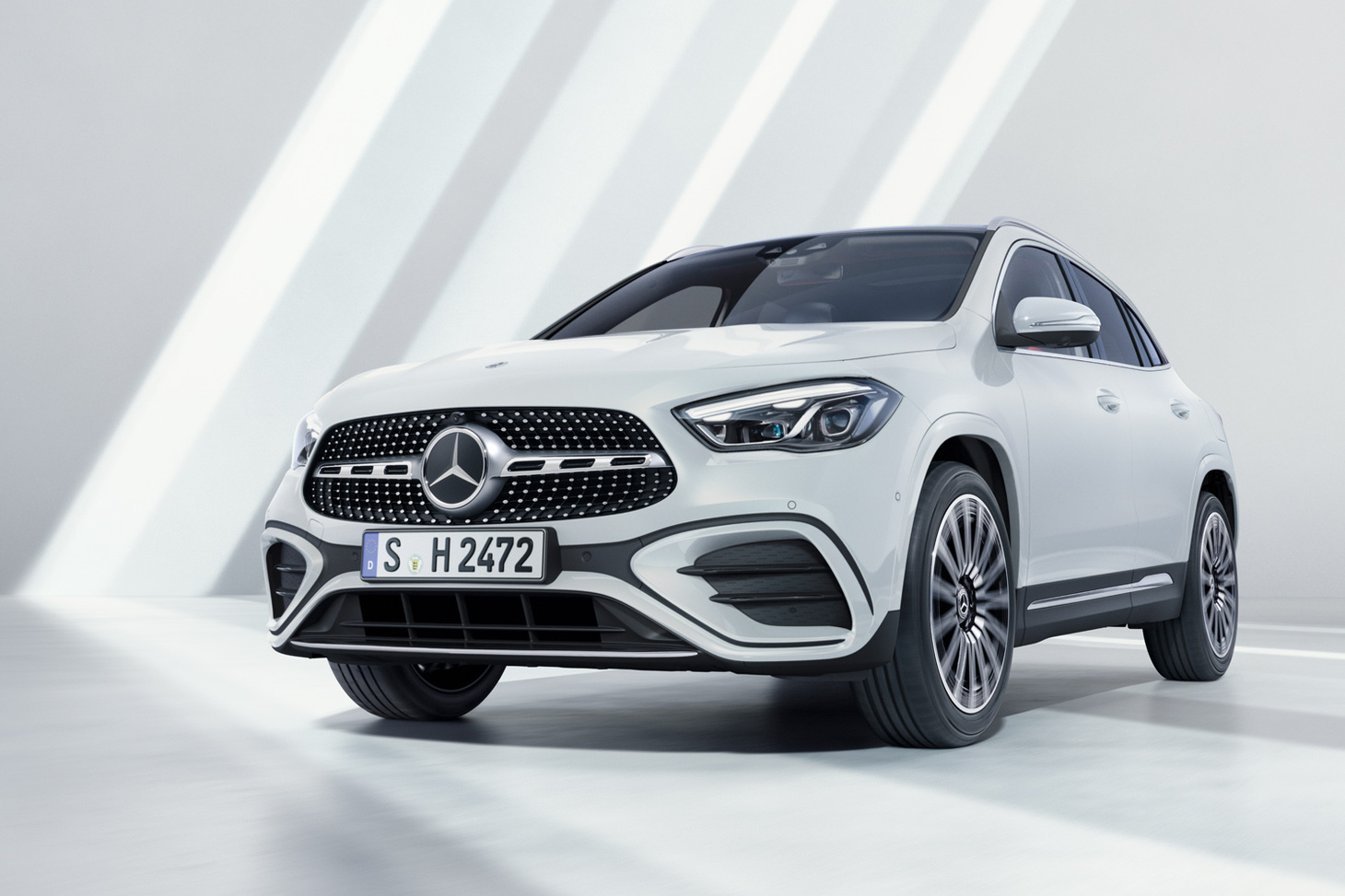 メルセデス・ベンツがコンパクトSUV「GLA」をマイナーチェンジ 【ニュース】 の画像10枚 - webCG