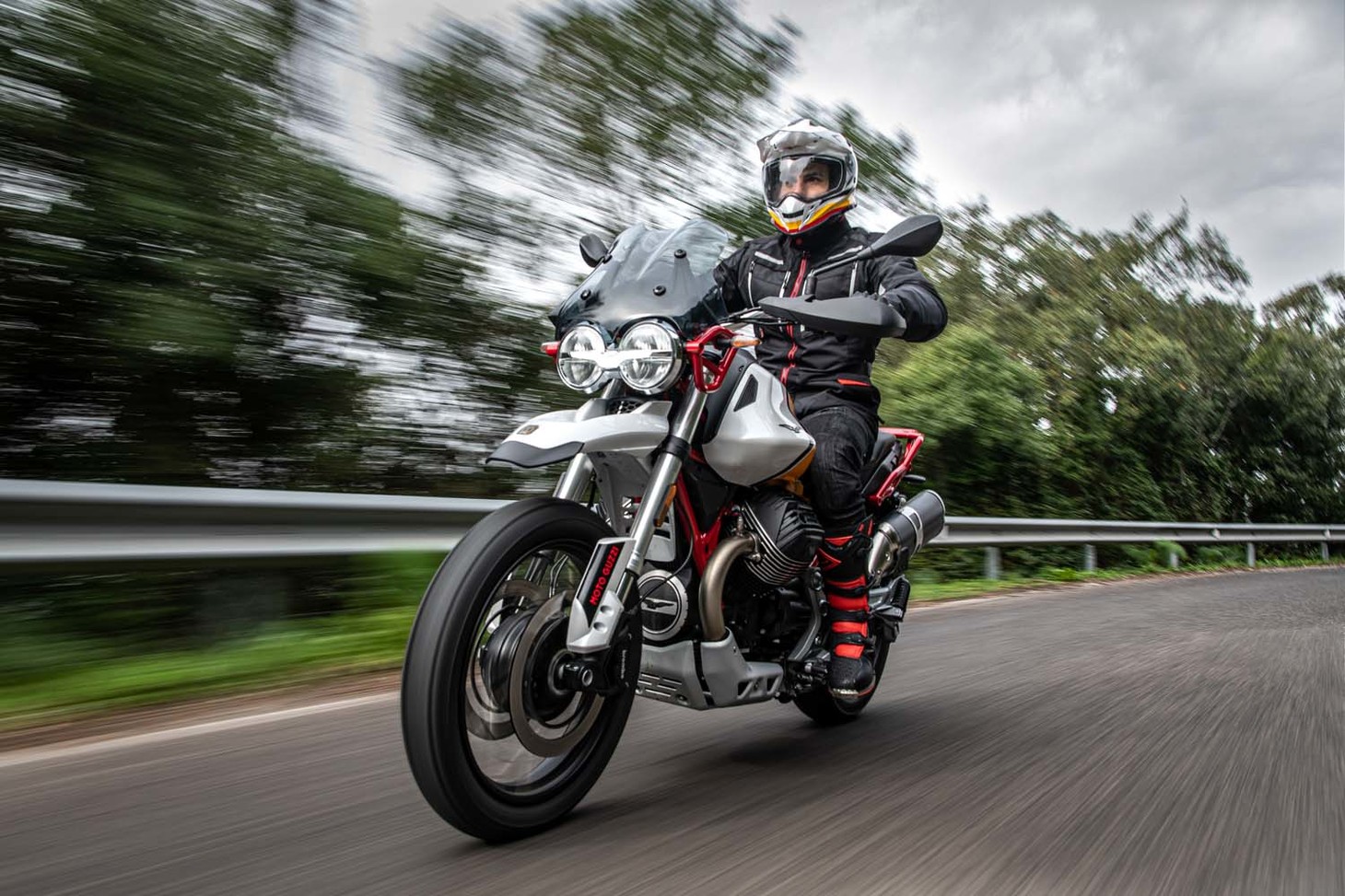 モト・グッツィV85 TT／V85 TTトラベル／V85 TT 100周年記念スペシャルエディション 内装・外装など32枚 【画像・写真】 - webCG