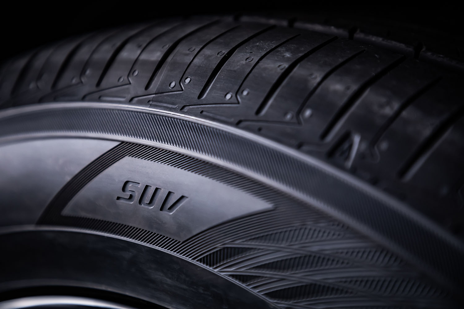 YOKOHAMA ADVAN dB V552でピュアEVの走りが際立つ 【2023 Spring webCGタイヤセレクション＜AD＞】 - webCG