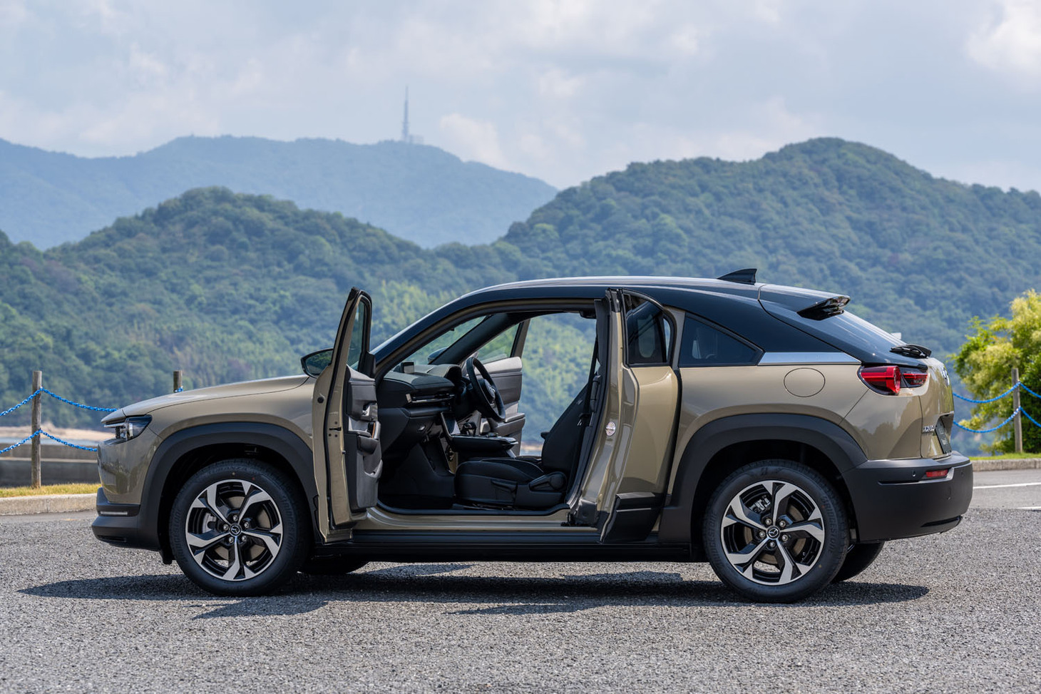 マツダMX-30ロータリーEV／MX-30ロータリーEVエディションR 内装・外装など35枚 【画像・写真】 - webCG