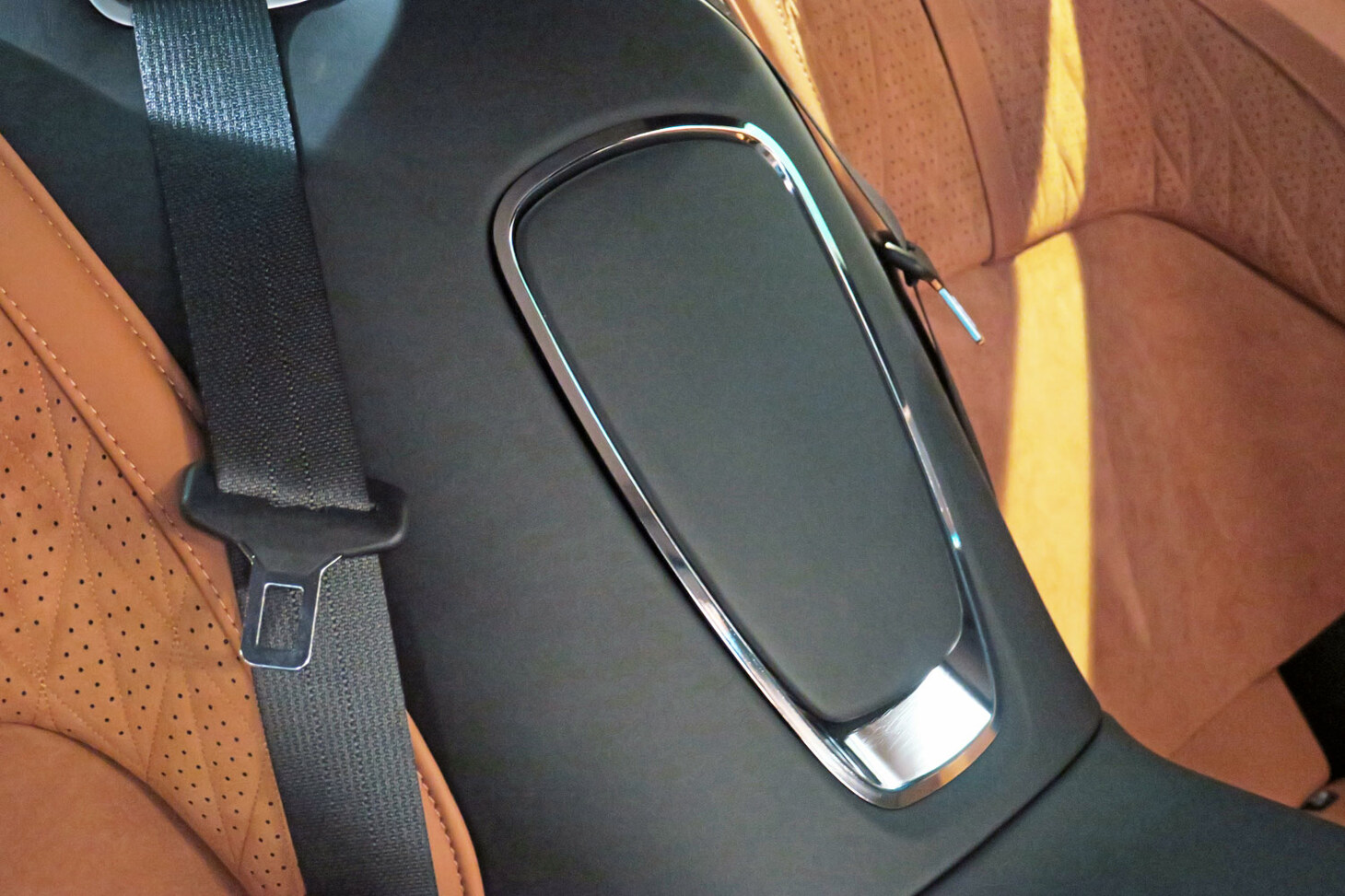 アストンマーティンDB12 内装・外装など65枚 【画像・写真】 - webCG