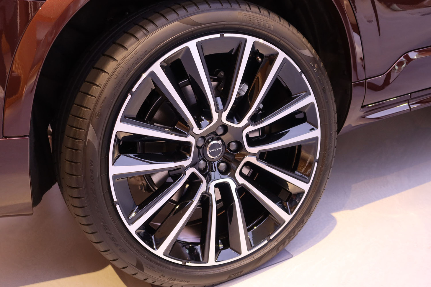 ボルボXC90 T8 AWDプラグインハイブリッド／XC90プラスB5 AWD 内装・外装など44枚 【画像・写真】 - webCG