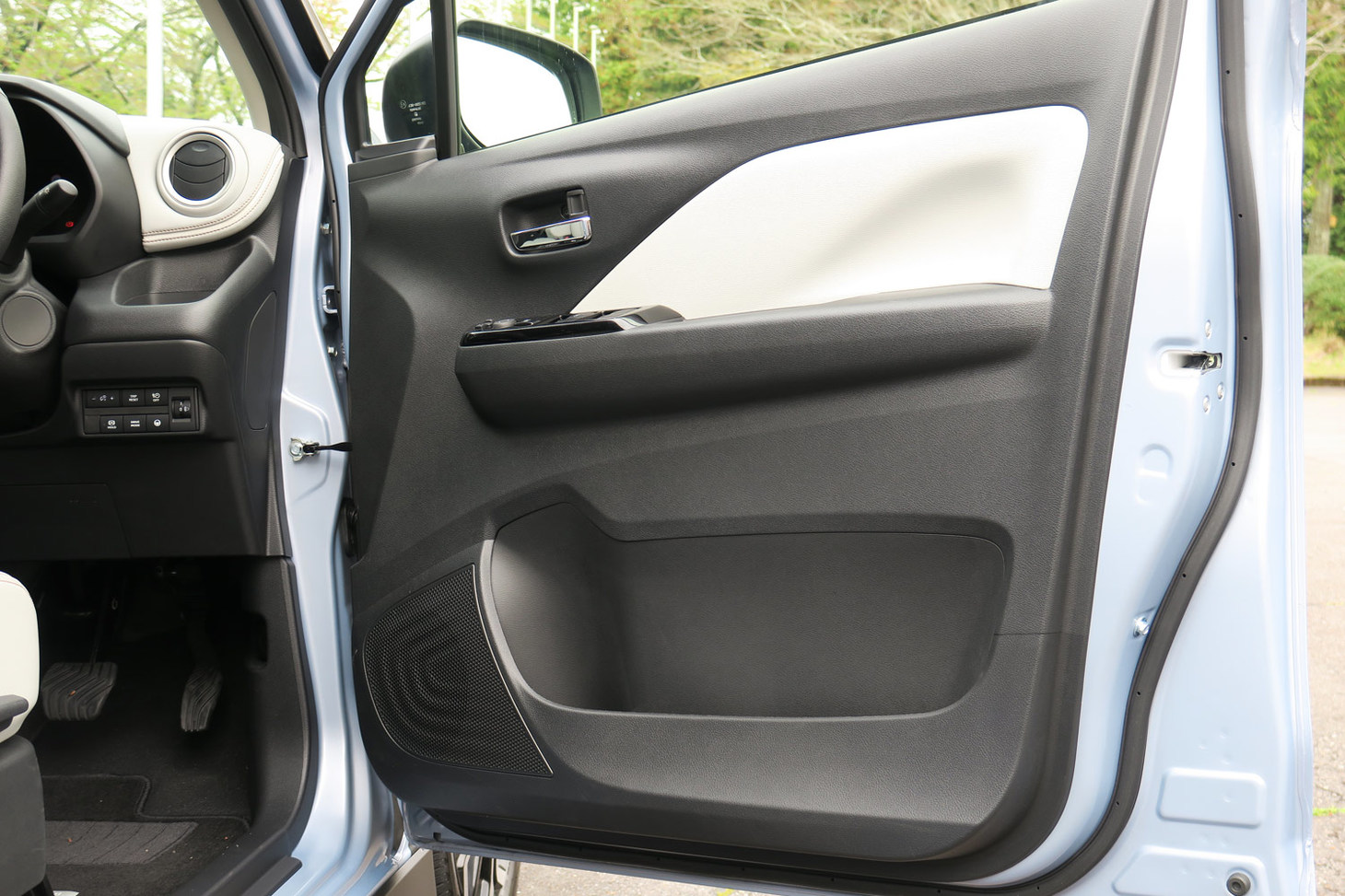 三菱eKクロスEV P 内装・外装など73枚 【画像・写真】 - webCG