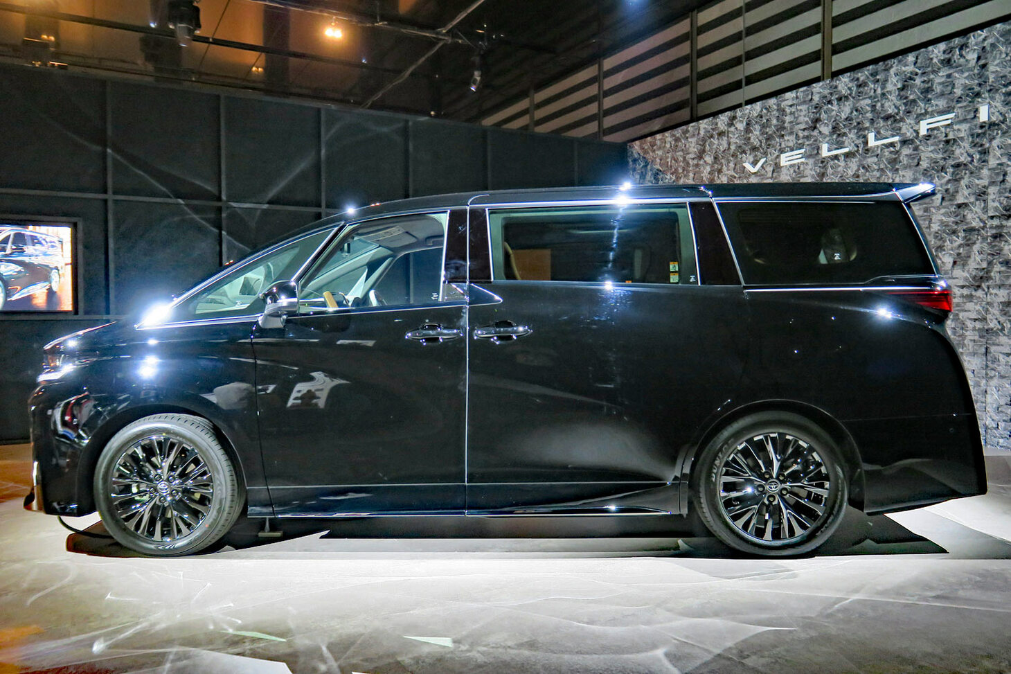 トヨタ・アルファード エグゼクティブラウンジ／ヴェルファイアZプレミア 内装・外装など77枚 【画像・写真】 - webCG