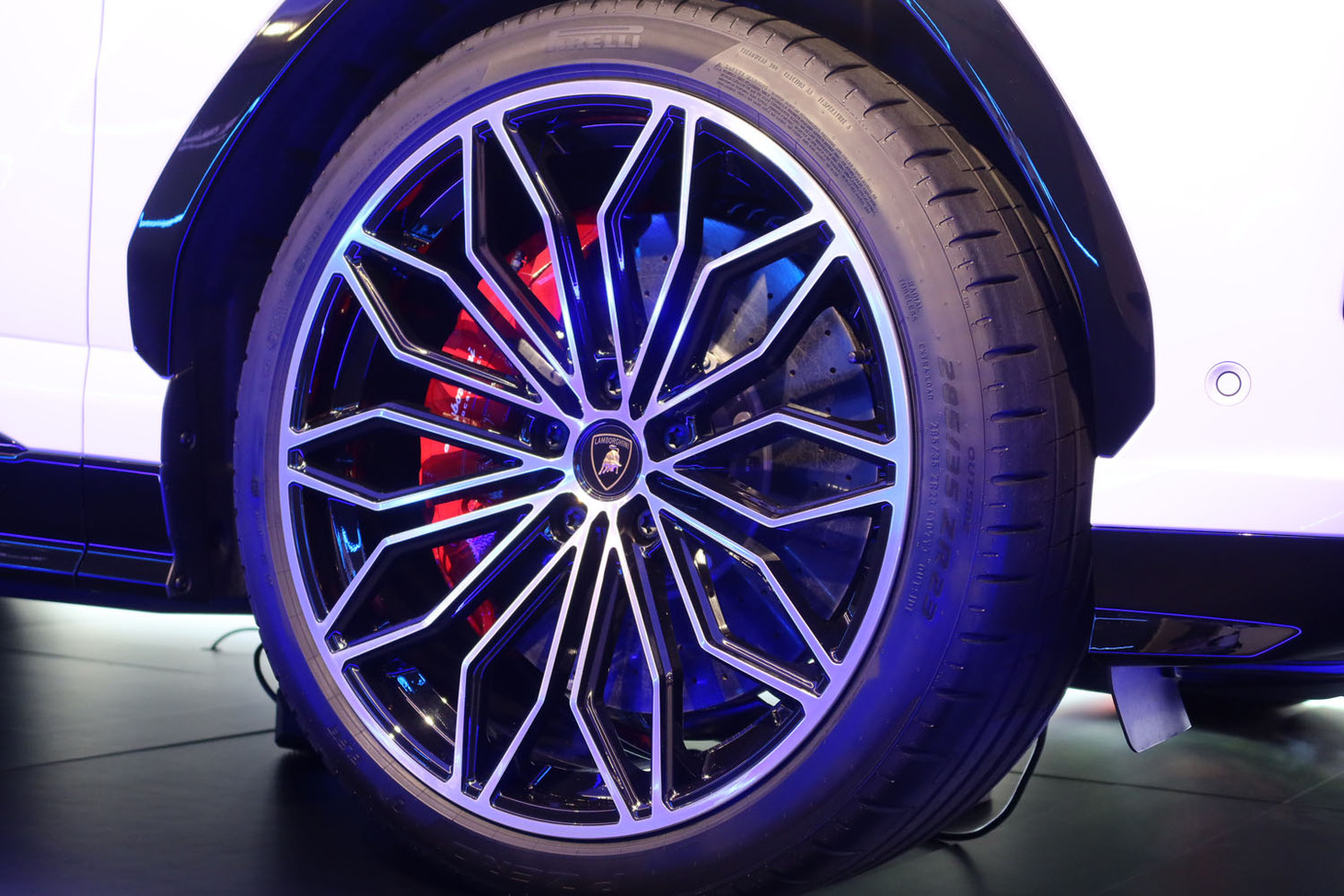 ランボルギーニ・ウルスSE 内装・外装など34枚 【画像・写真】 - webCG