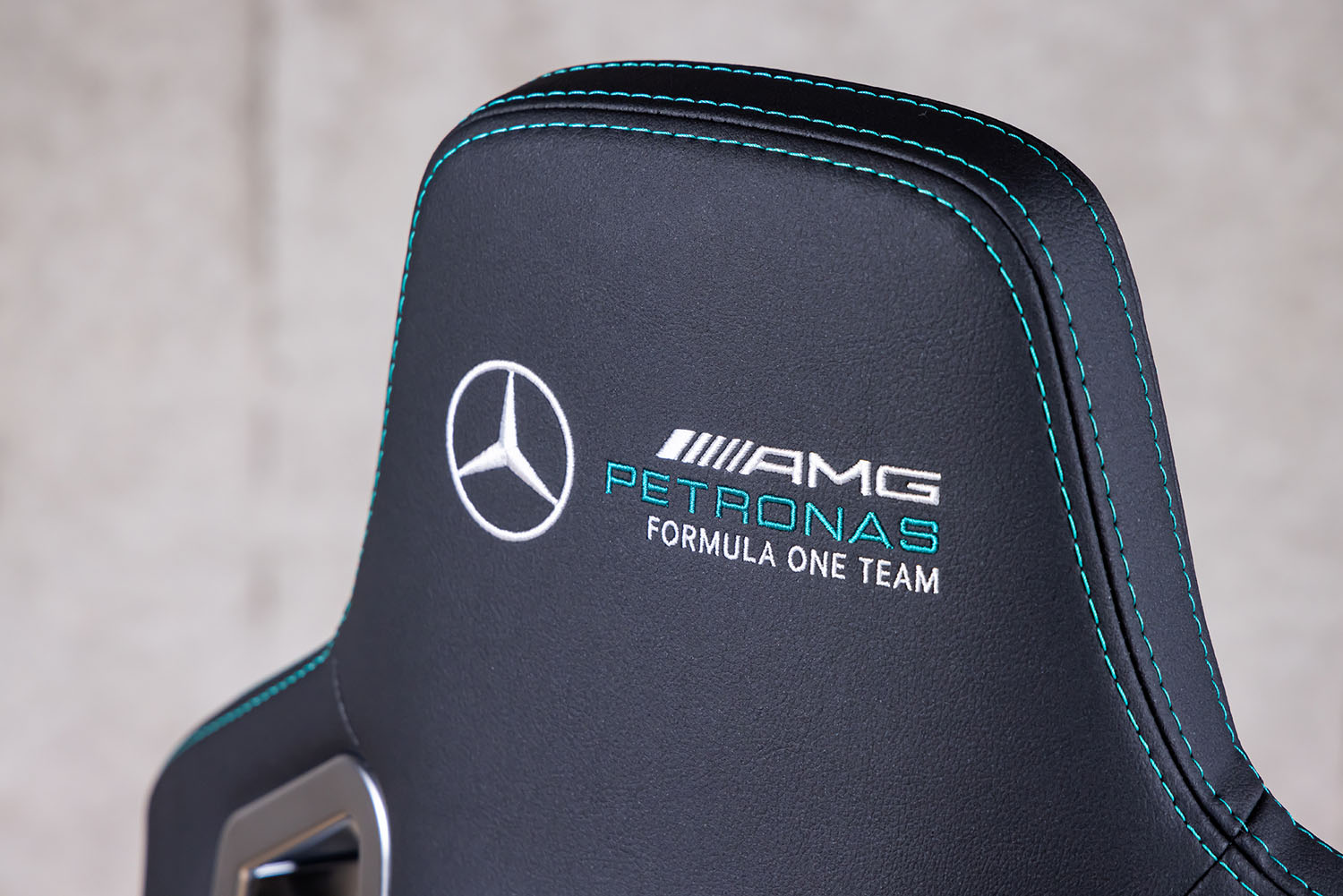 noblechairs｜EPIC - Mercedes-AMG PETRONAS F1 Team - 2021 EDITION 【そのゲーミングチェアにドイツのこだわりが宿る＜AD＞】 - webCG