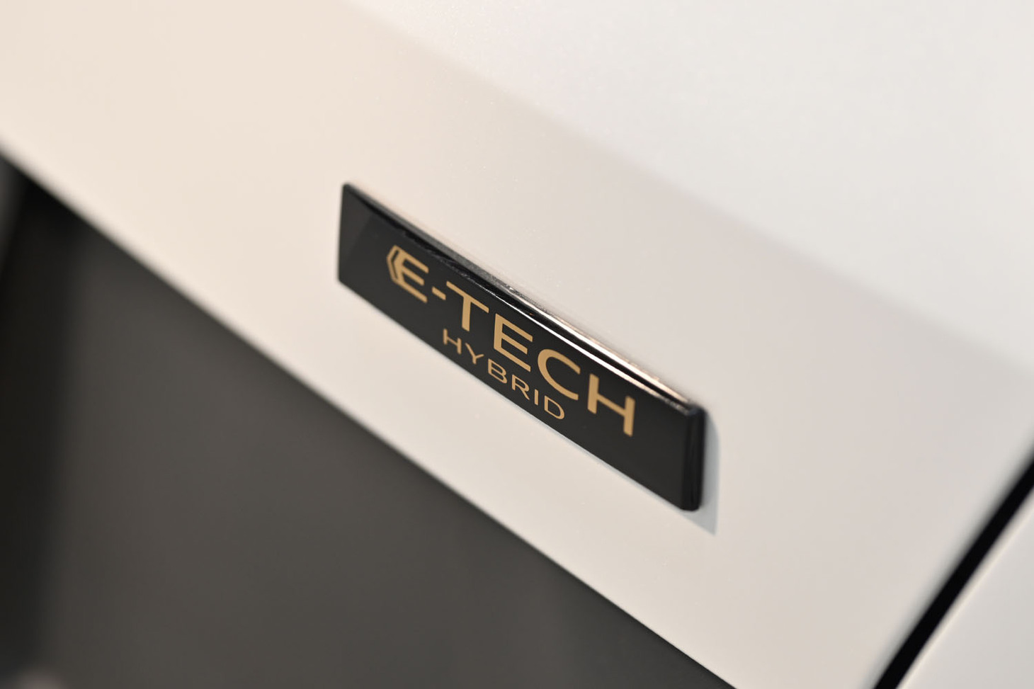 「ルノー・アルカナ」の期待の新グレード「E-TECHエンジニアード」を写真で見る 内装・外装など23枚 【画像・写真】 - webCG