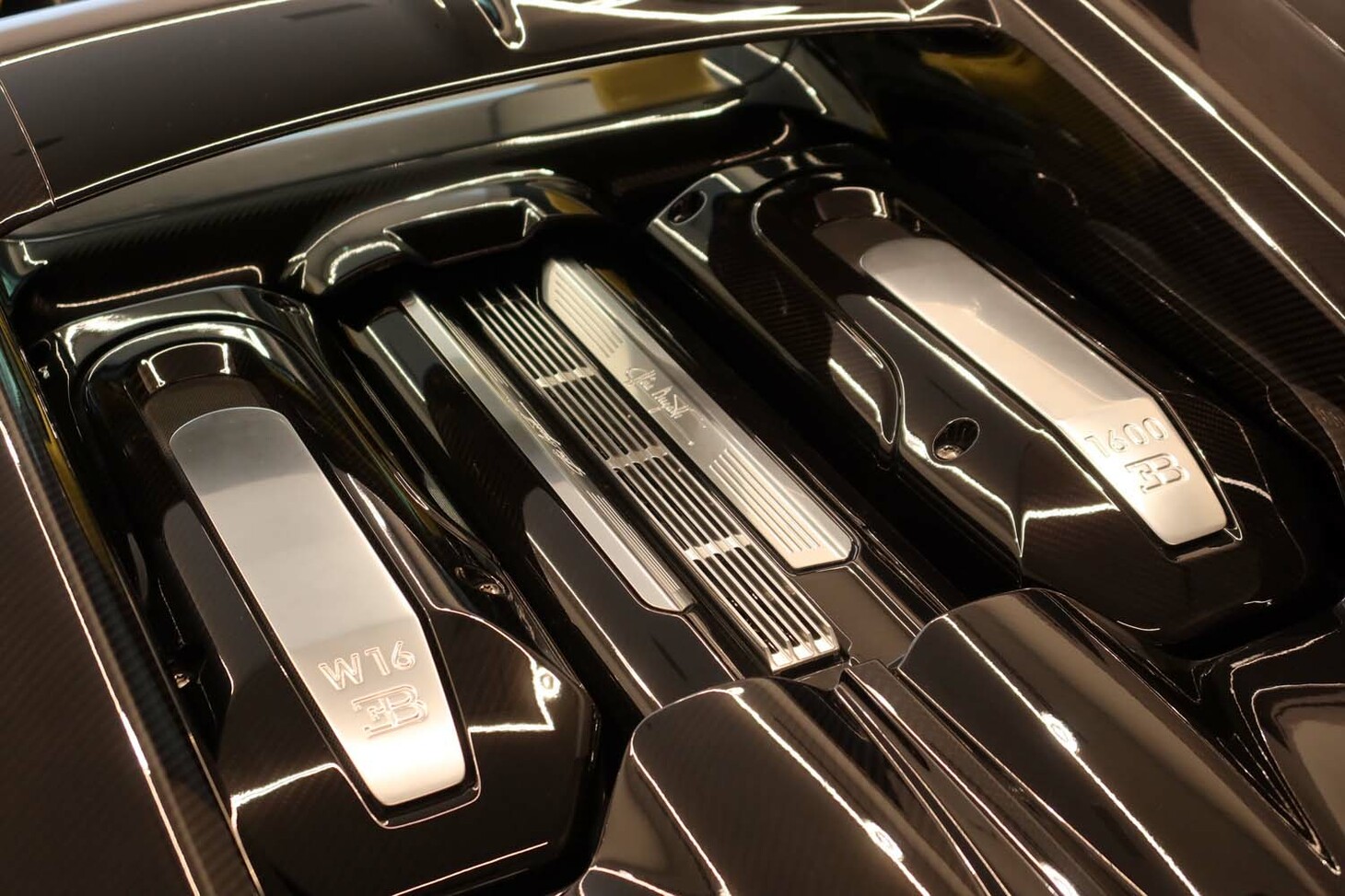 ブガッティW16ミストラル 内装・外装など50枚 【画像・写真】 - webCG