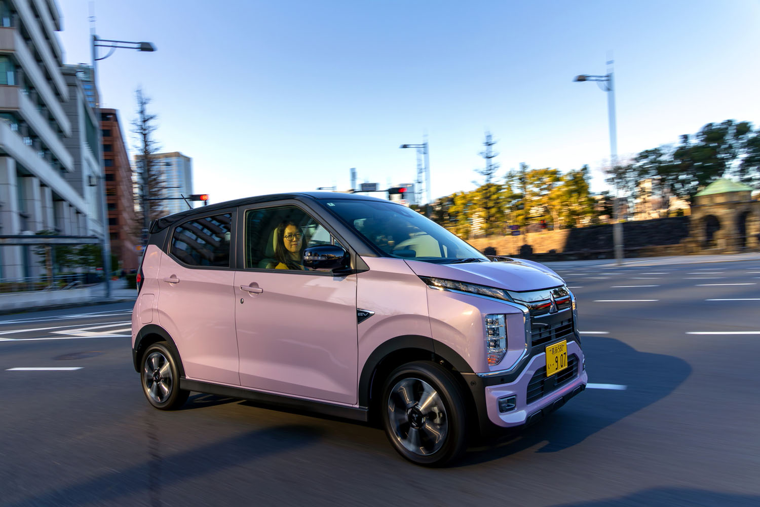 小さなクルマで大満足 三菱eKクロスEVの魅力に迫る 【できる軽でもっといいカーライフ 三菱eKクロスEVで行こう＜AD＞】 - webCG