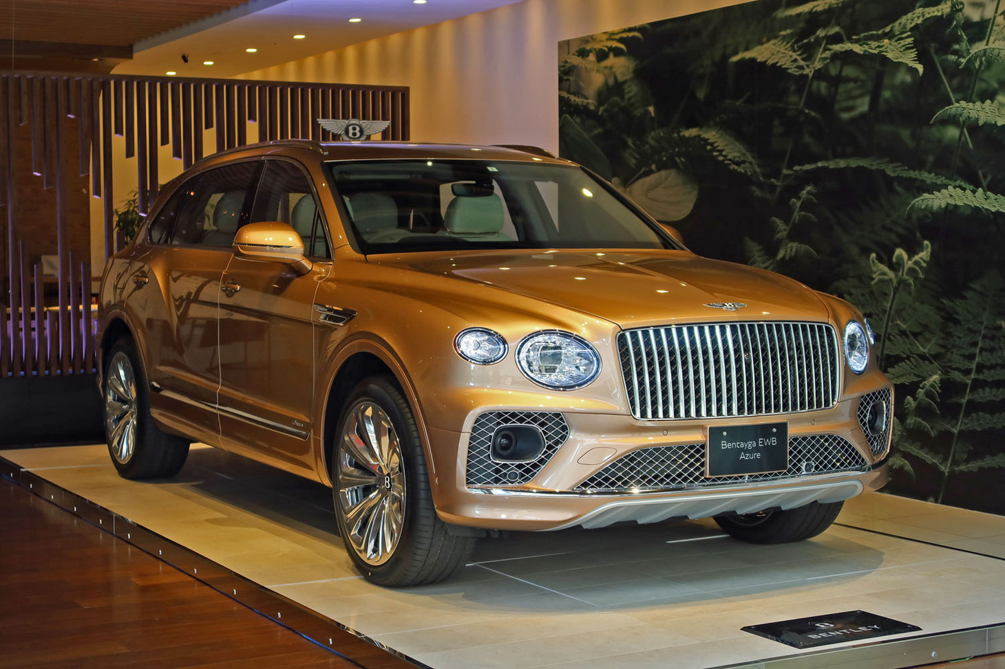 ベントレー・ベンテイガEWBアズール ファーストエディション 内装・外装など65枚 【画像・写真】 - webCG