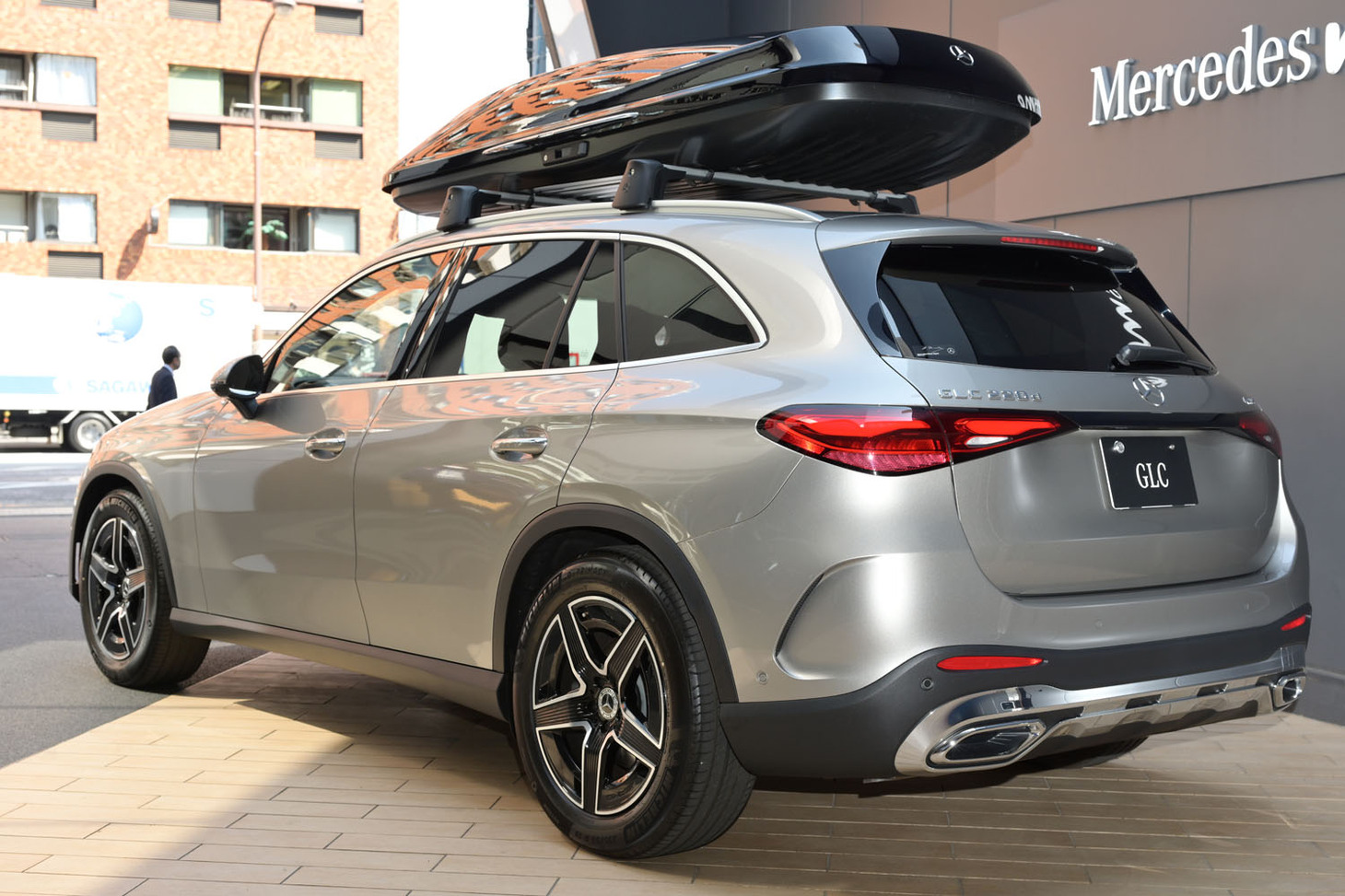 新型「メルセデス・ベンツGLC」発表会の会場から 内装・外装など21枚 【画像・写真】 - webCG