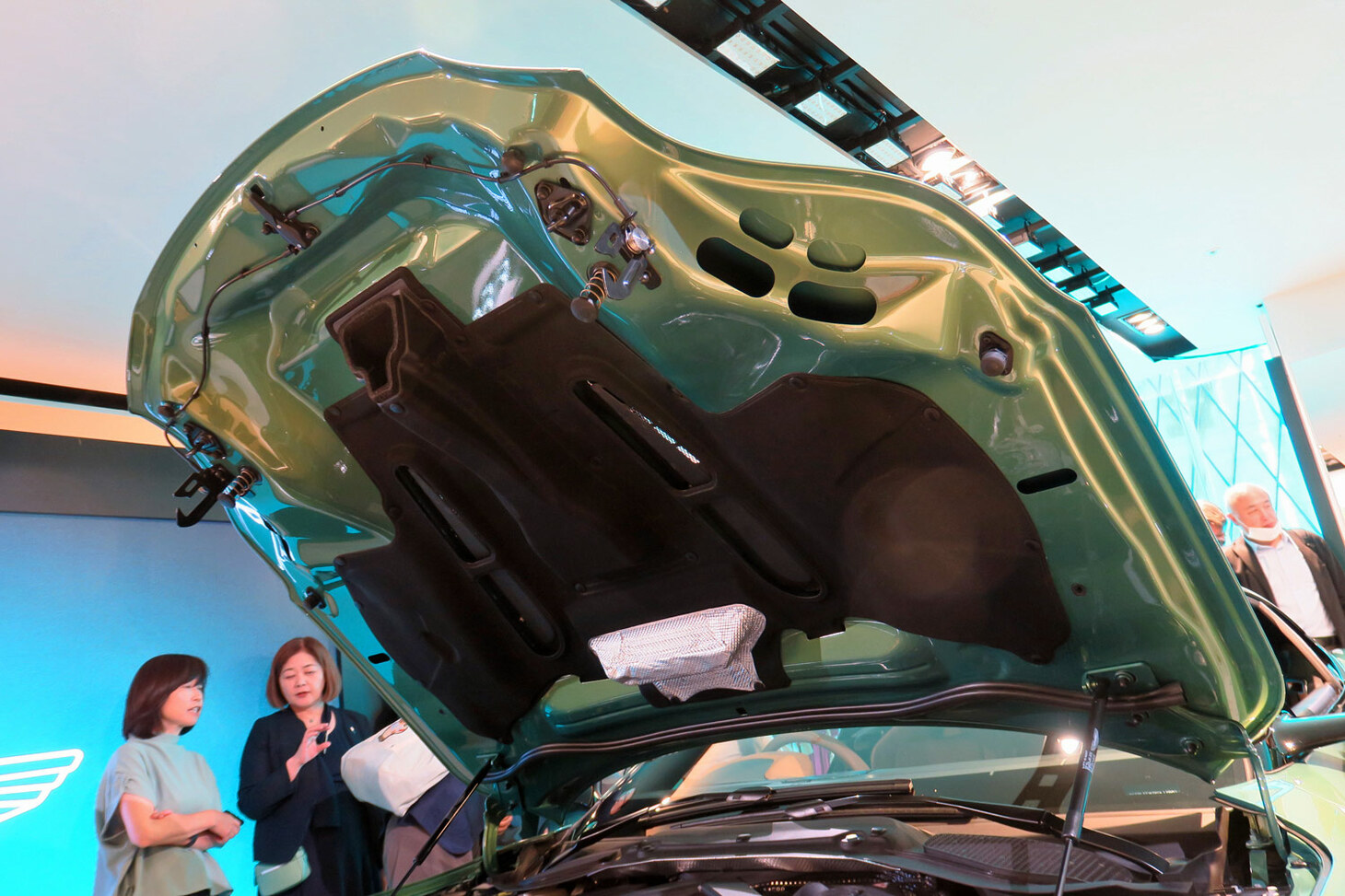 アストンマーティンDB12 内装・外装など65枚 【画像・写真】 - webCG