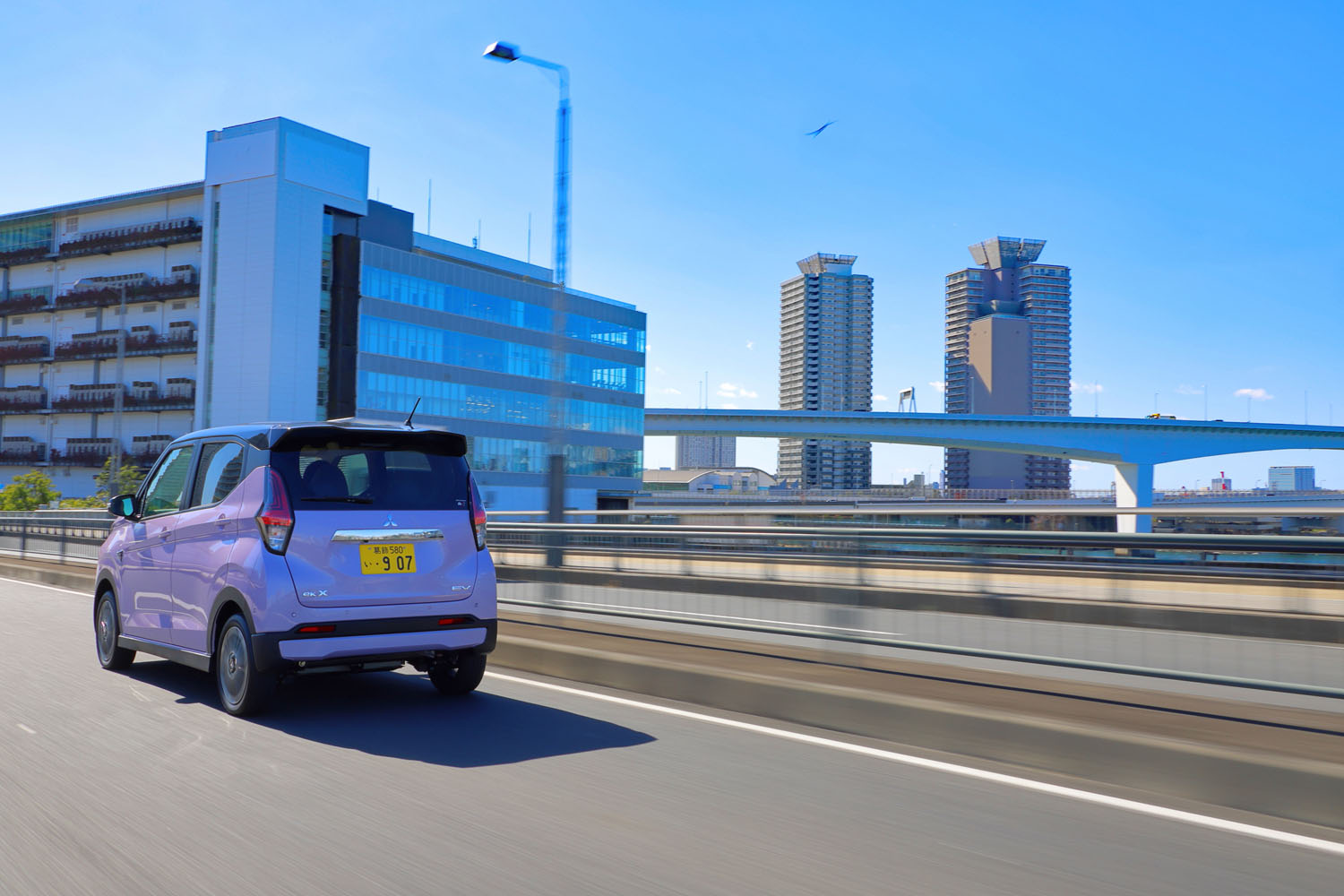 小さなクルマで大満足 三菱eKクロスEVの魅力に迫る 【できる軽でもっといいカーライフ 三菱eKクロスEVで行こう＜AD＞】 - webCG