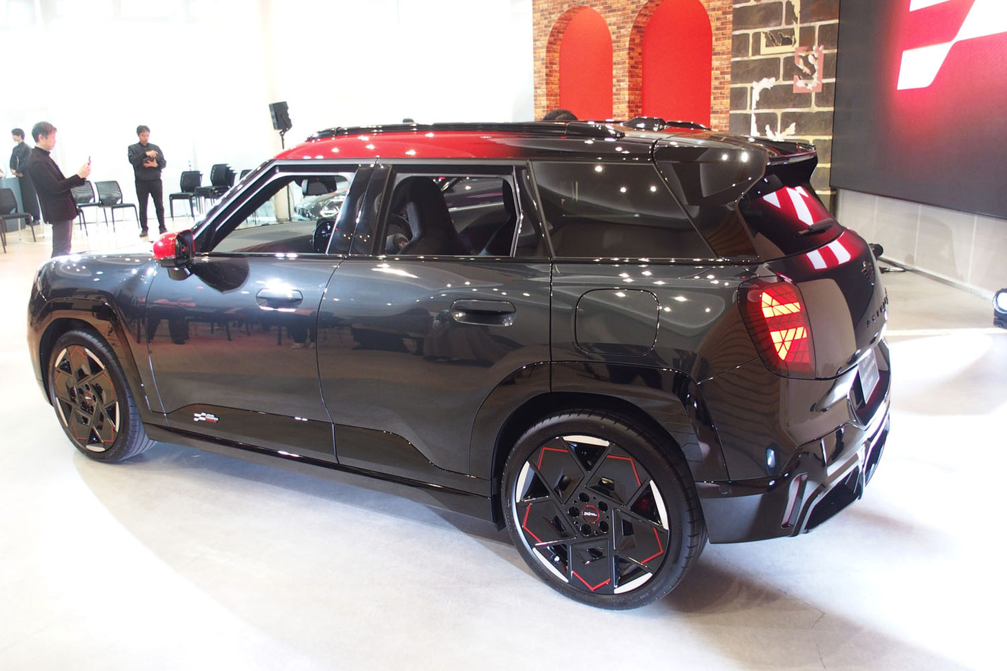 MINIジョンクーパーワークスE／ジョンクーパーワークス エースマンE 内装・外装など124枚 【画像・写真】 - webCG