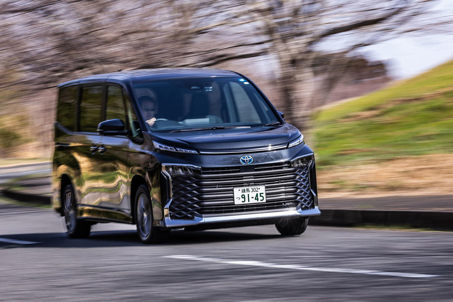 トヨタ・ヴォクシーS-G E-Four（4WD/CVT）【試乗記】 令和のなまはげ - webCG