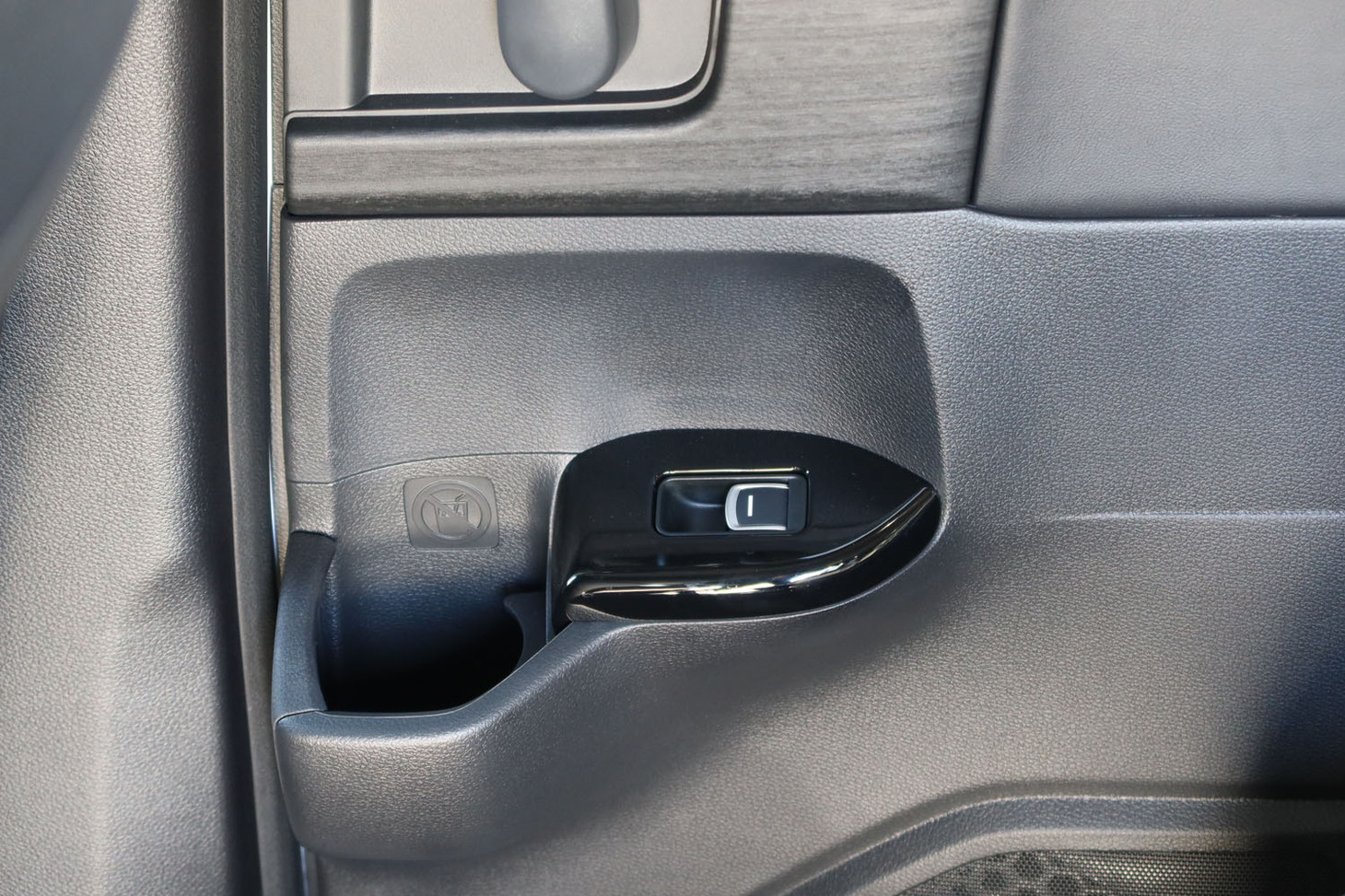 ホンダ・オデッセイe：HEVアブソルート・EXブラックエディション／オデッセイe：HEVアブソルート・EX 内装・外装など94枚 【画像・写真】 - webCG