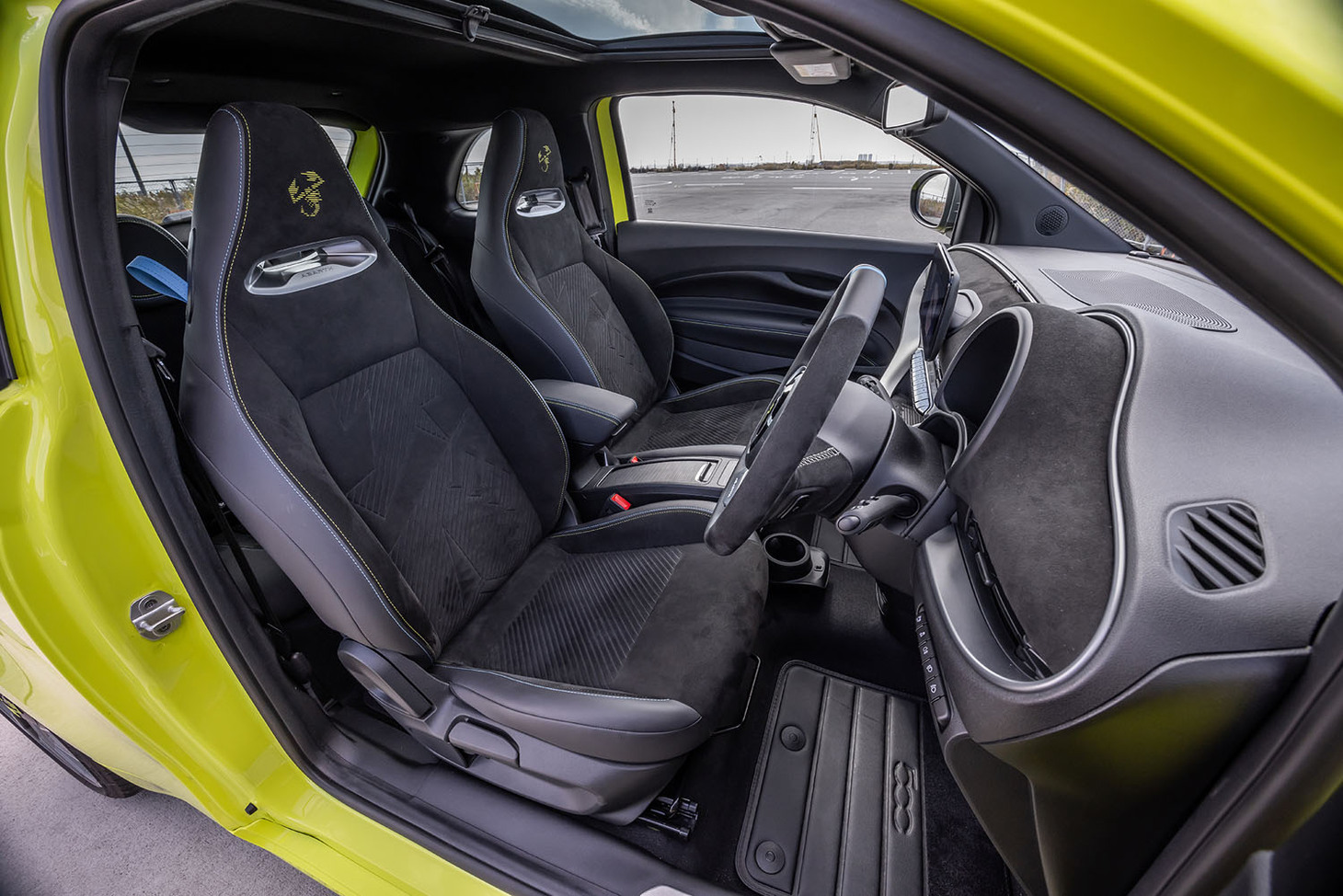 アバルト500eツーリスモ ハッチバック（FWD）【試乗記】 の画像21枚 - webCG