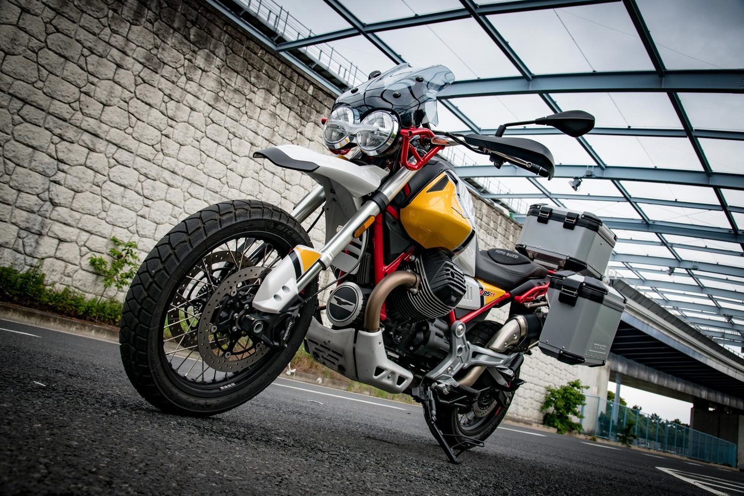 モト・グッツィV85 TT（MR/6MT）【レビュー】 の画像17枚 - webCG