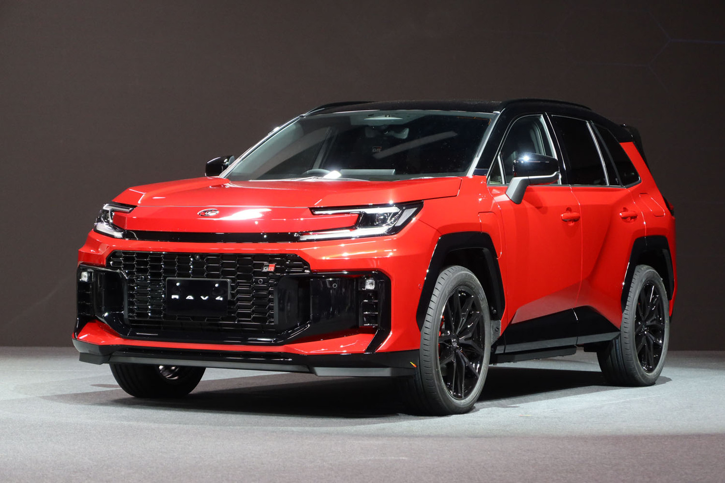 新型「トヨタRAV4」発表会の会場から 内装・外装など68枚 【画像・写真】 - webCG