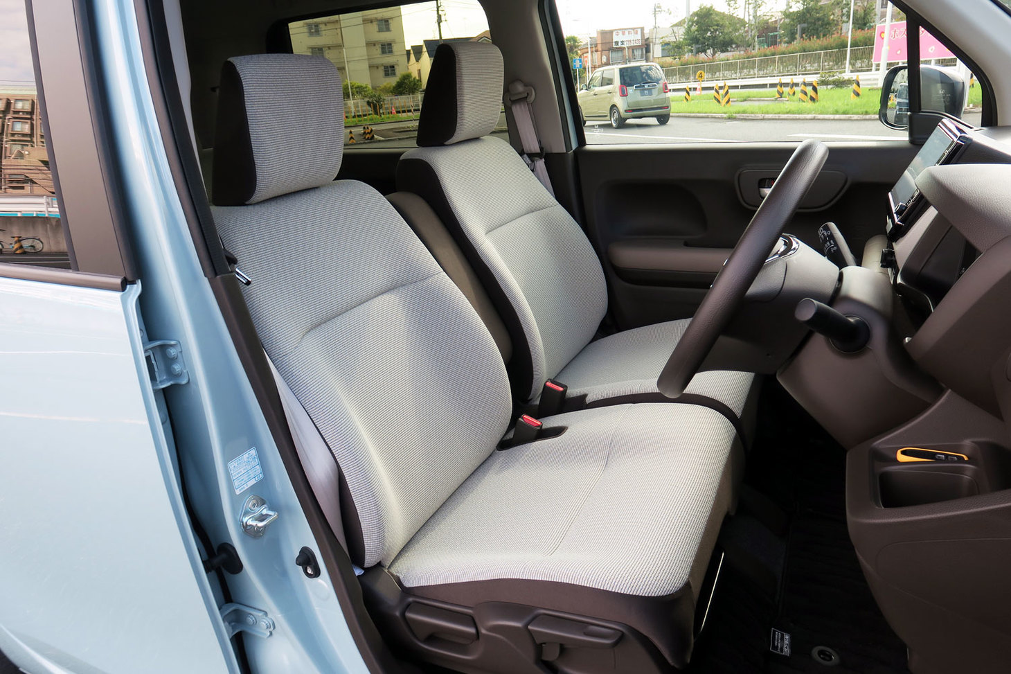 ホンダN-WGN Lスタイル＋ ビター／N-WGNカスタムL・ターボ／N-WGN L 内装・外装など48枚 【画像・写真】 - webCG