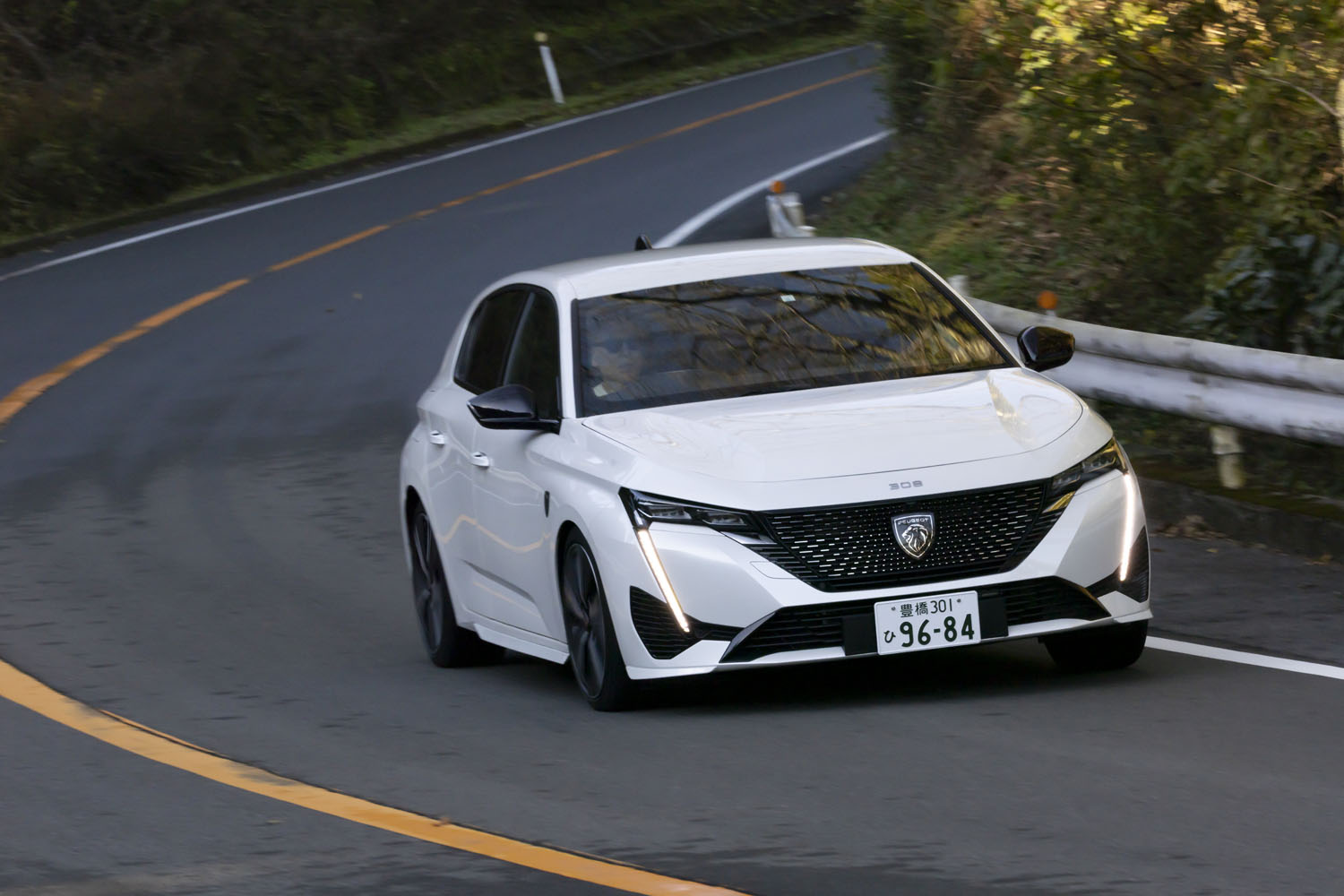 「308 GTハイブリッド」と「3008 GTハイブリッド4」の特性の違いを明らかにする 【プジョーのPHEVはひと味違う＜AD＞】 - webCG