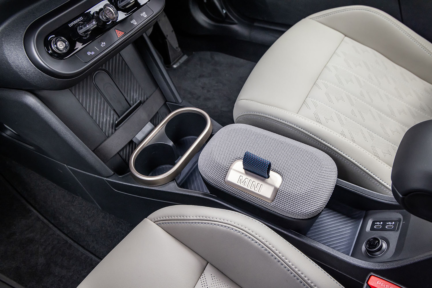 MINIクーパー3ドアS (FF/7AT)【試乗記】 の画像21枚 - webCG